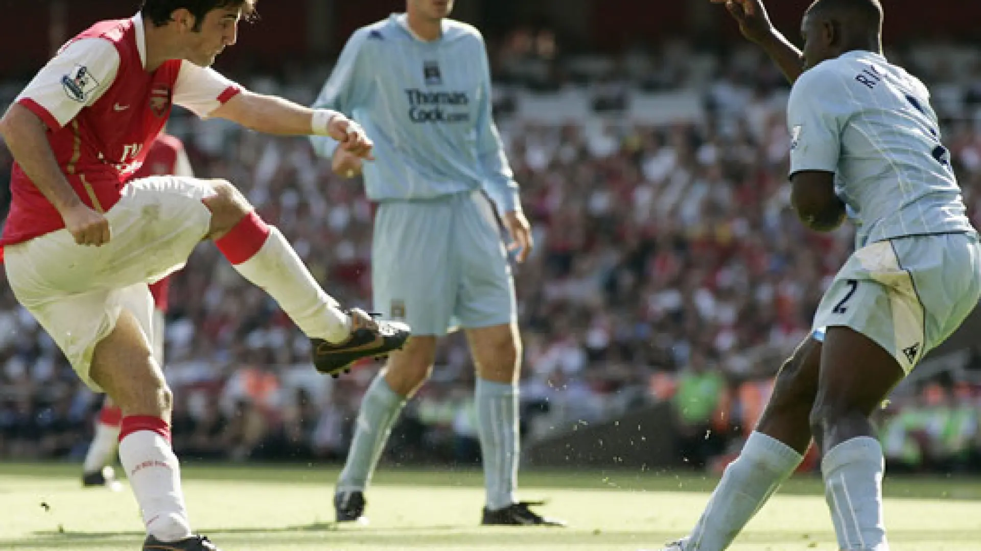 Cesc Fábregas se confirma como el nuevo líder del Arsenal con un golazo