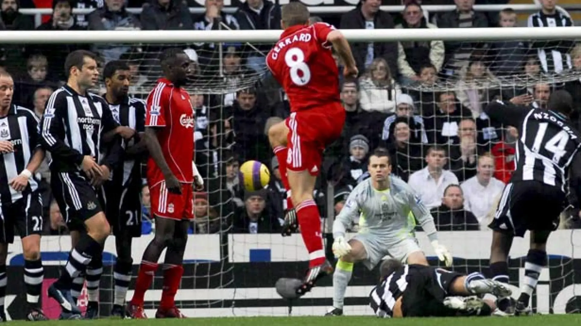 Un gran Gerrard comanda la goleada del Liverpool en una actuación gris ...
