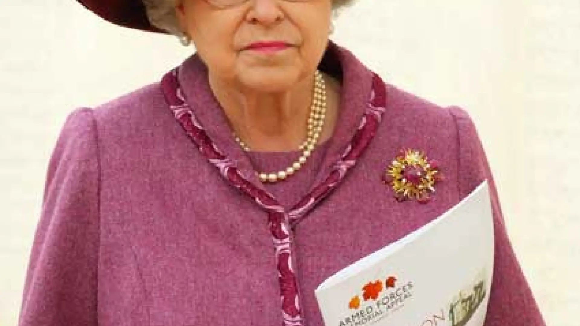 Isabel II se divierte con la Nintendo Wii