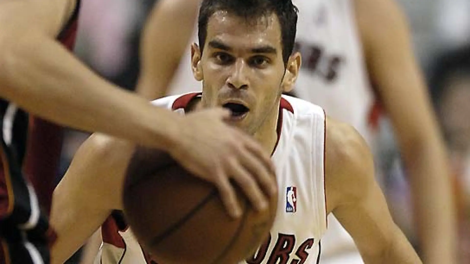 Los Raptors de Calderón ganan a los Heat pero no convencen con su juego