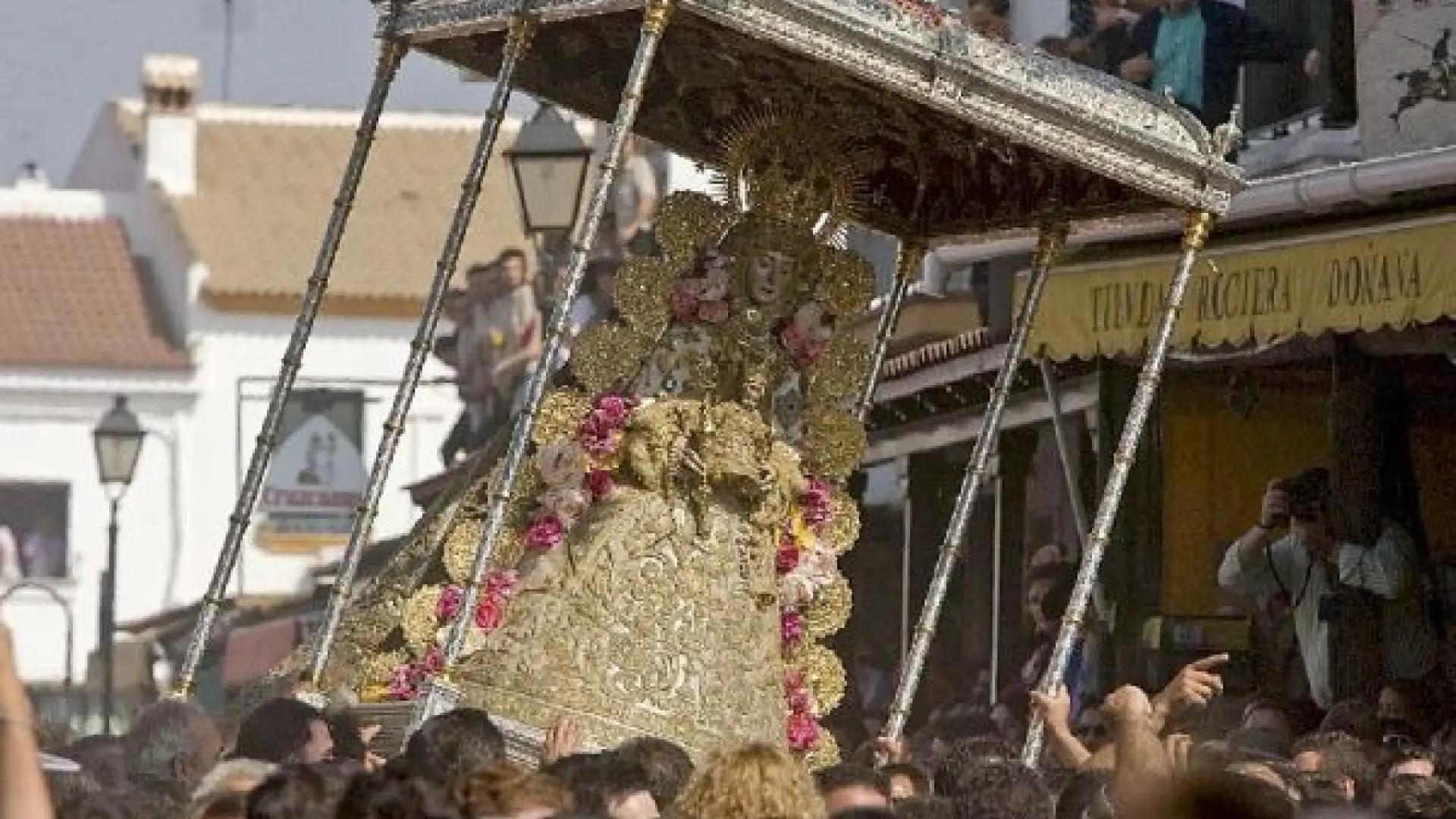 La Romería del Rocío finaliza tras una procesión de más de nueve horas