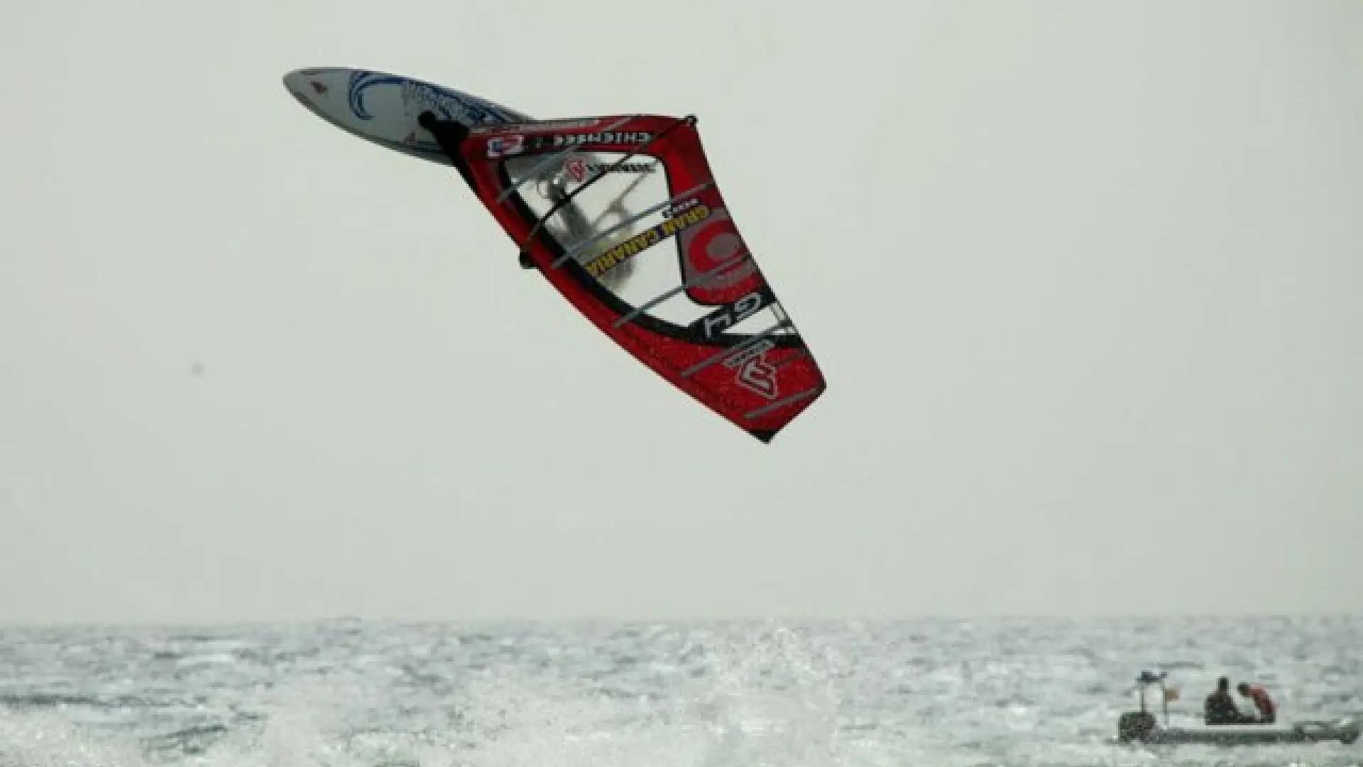 Comienza el espectáculo del windsurf en Pozo Izquierdo