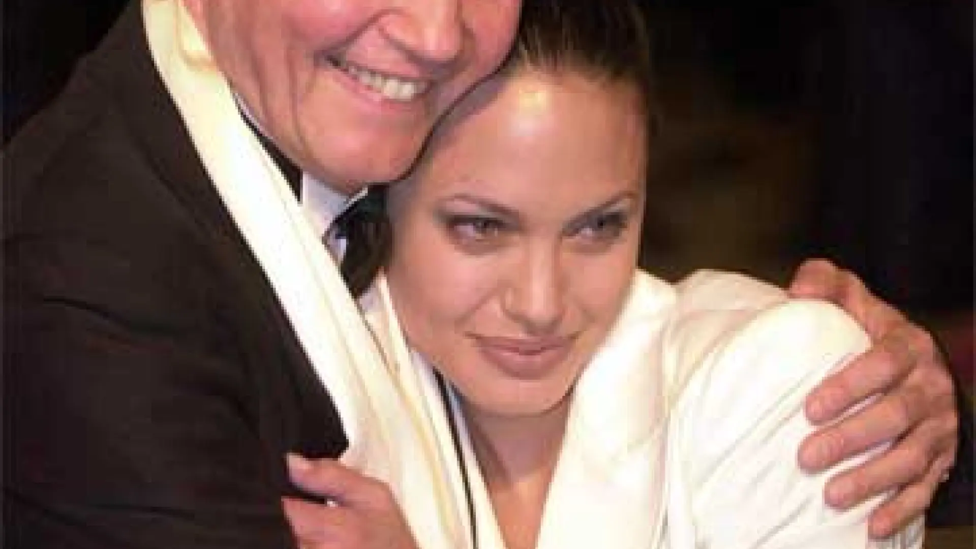 Angelina Jolie y su padre se reconcilian al fin tras ocho años de ...