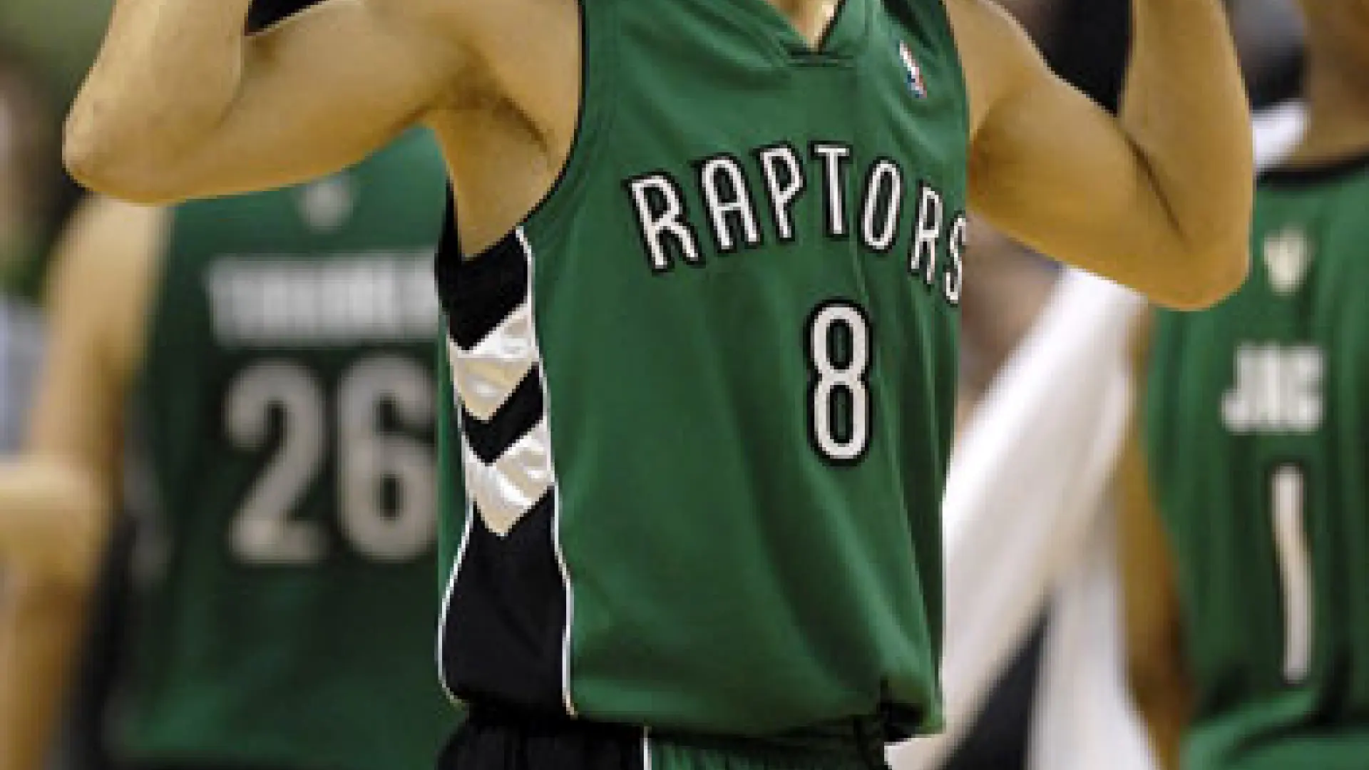 Los Raptors se acercan a los playoffs tras vencer a los Sixers (128-123)