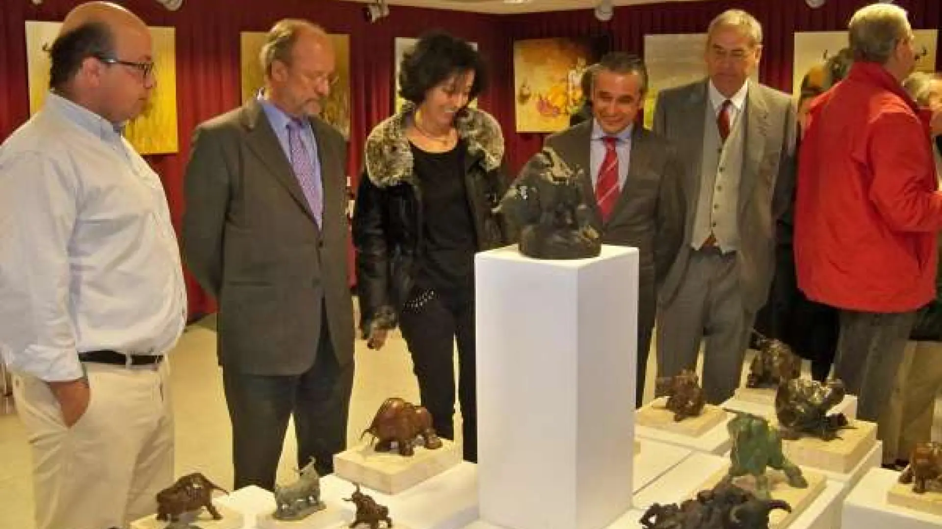 El pintor Pascual Jiménez y el escultor Gonzalo Coello llevan su 'Mano ...