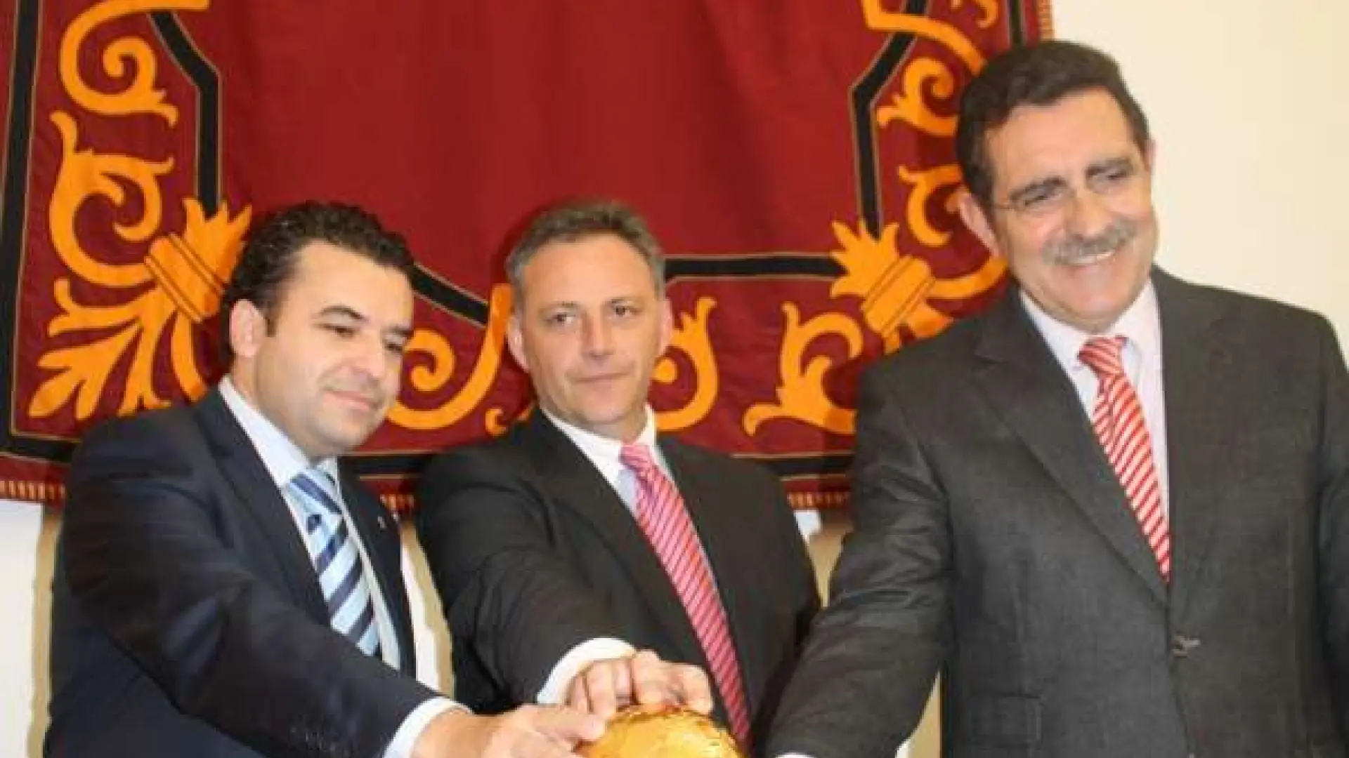 Unas 200 personas dan la bienvenida en Mérida a la Copa del Mundo de Fútbol