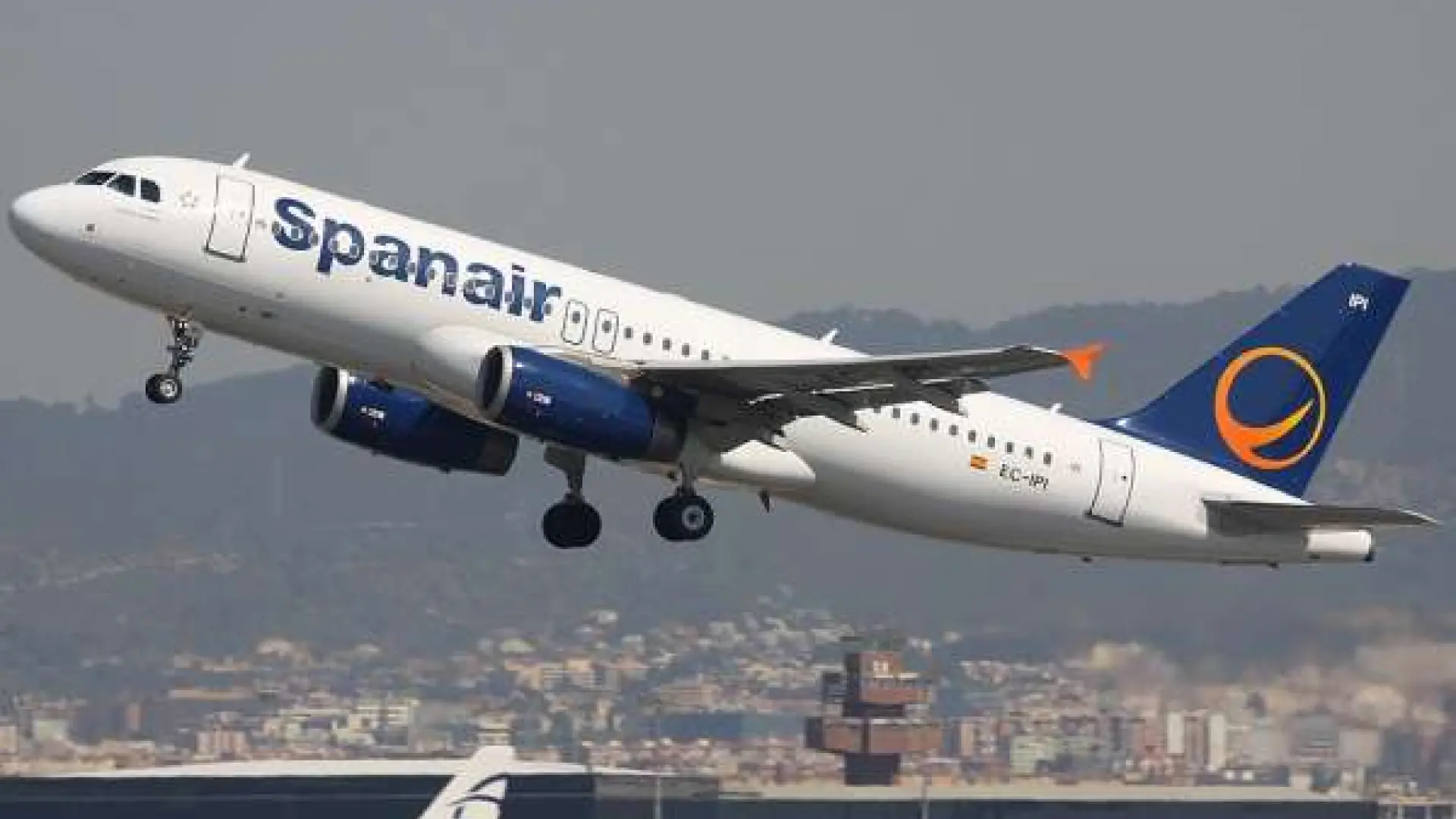 Spanair estudia el "nuevo escenario" de la ruta Madrid-Valencia y no ...