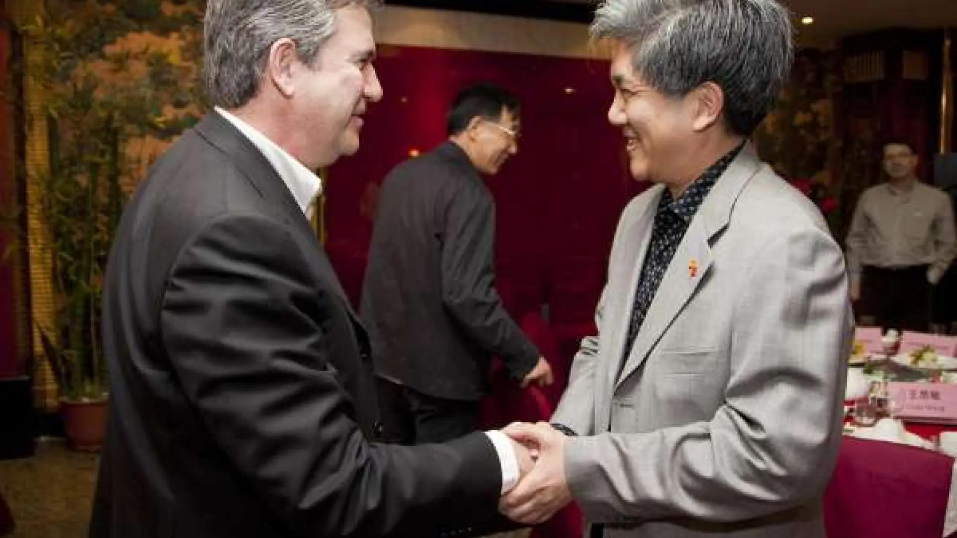 Bernabé Unda viaja a China para cerrar proyectos de inversión ...