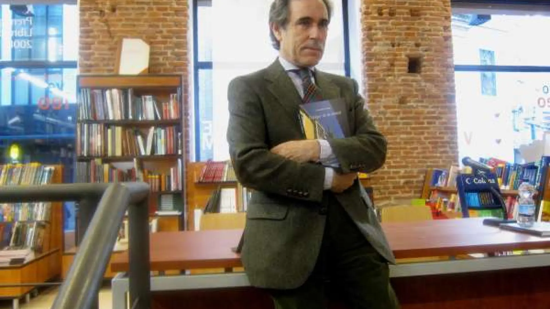 'El fulgor de la ceniza', de Fernando Pizarro, o el viaje introspectivo ...