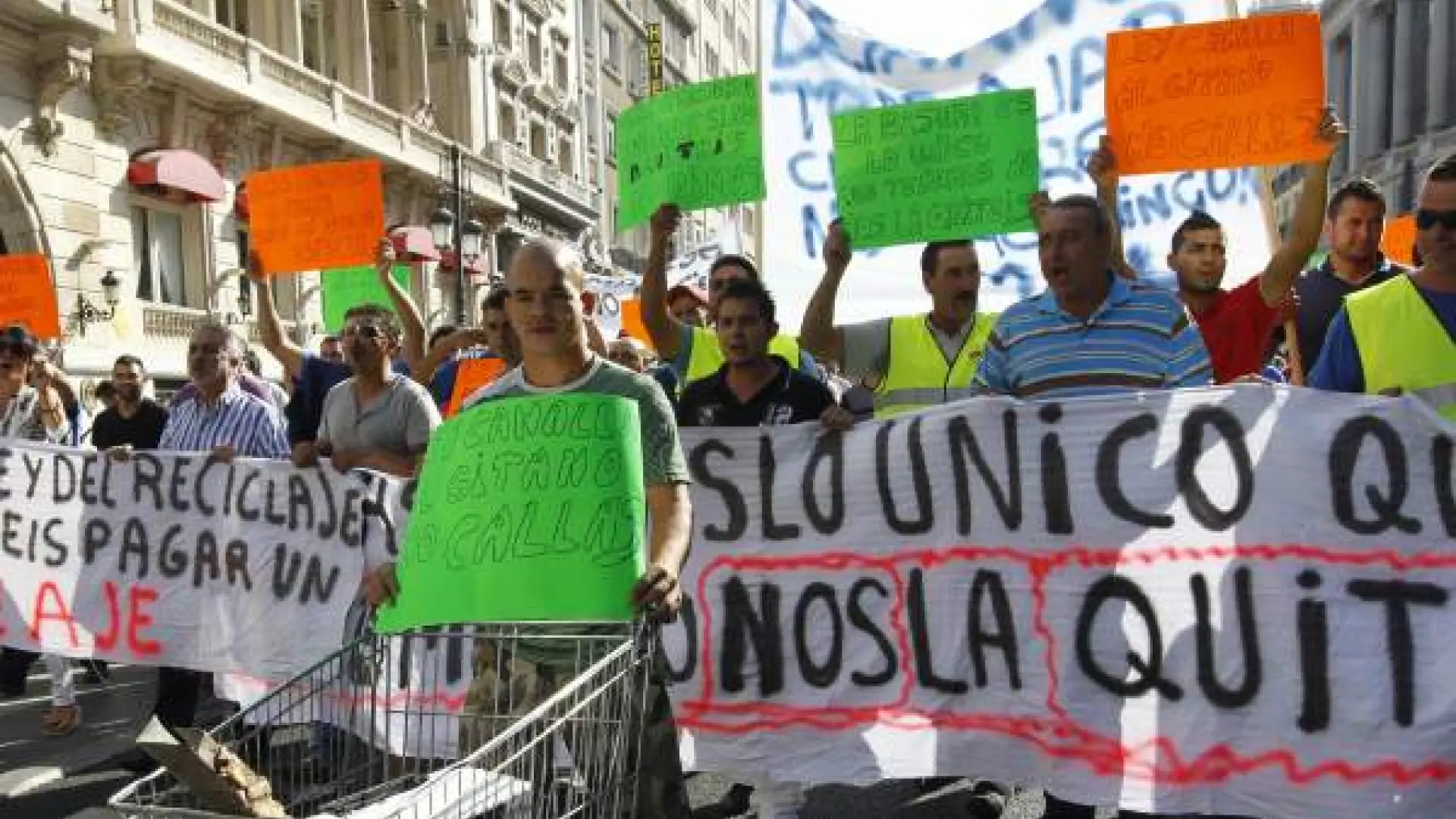 Los chatarreros se manifiestan por primera vez en su historia