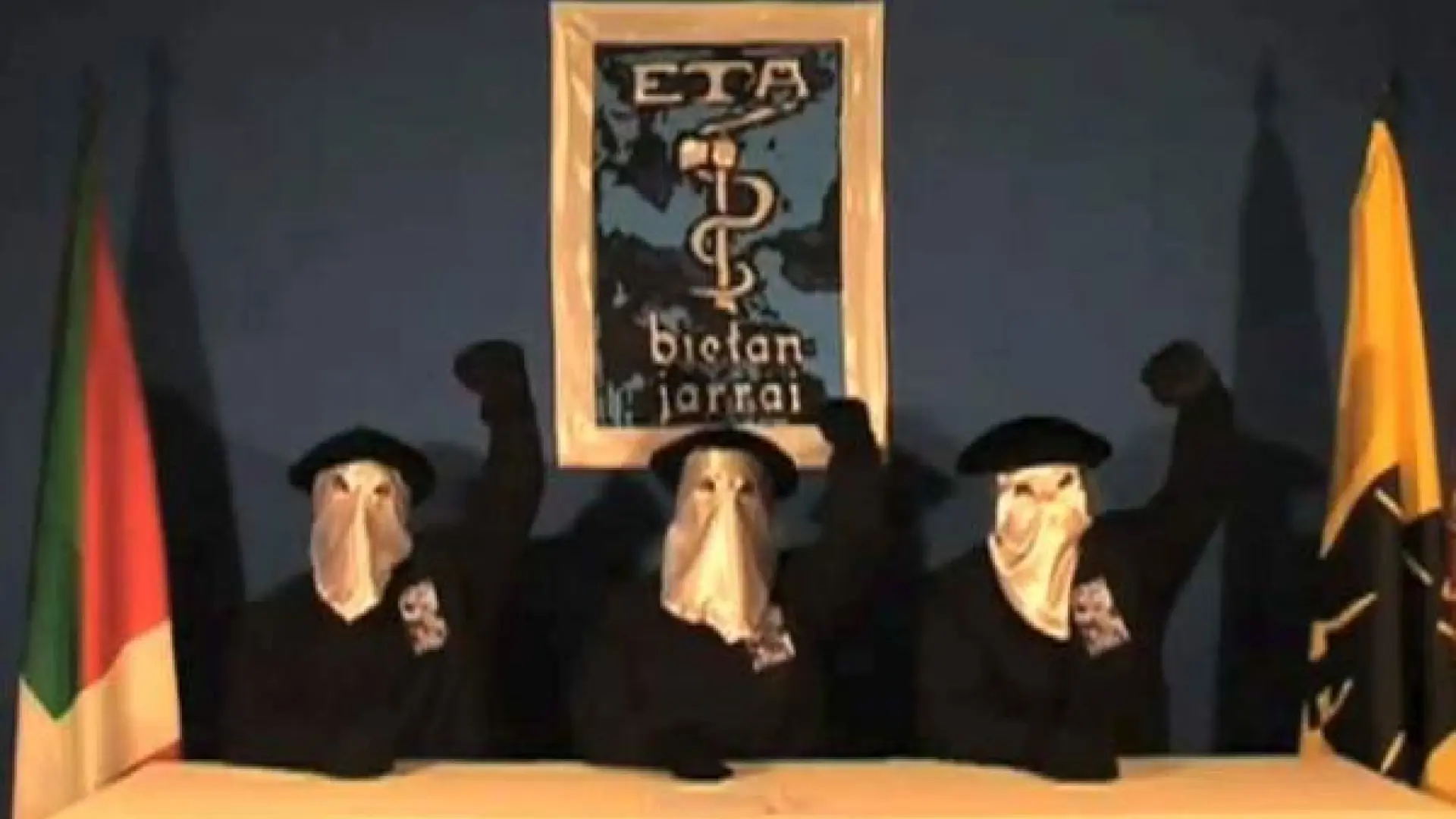 ETA anuncia el "cese definitivo de su actividad armada"