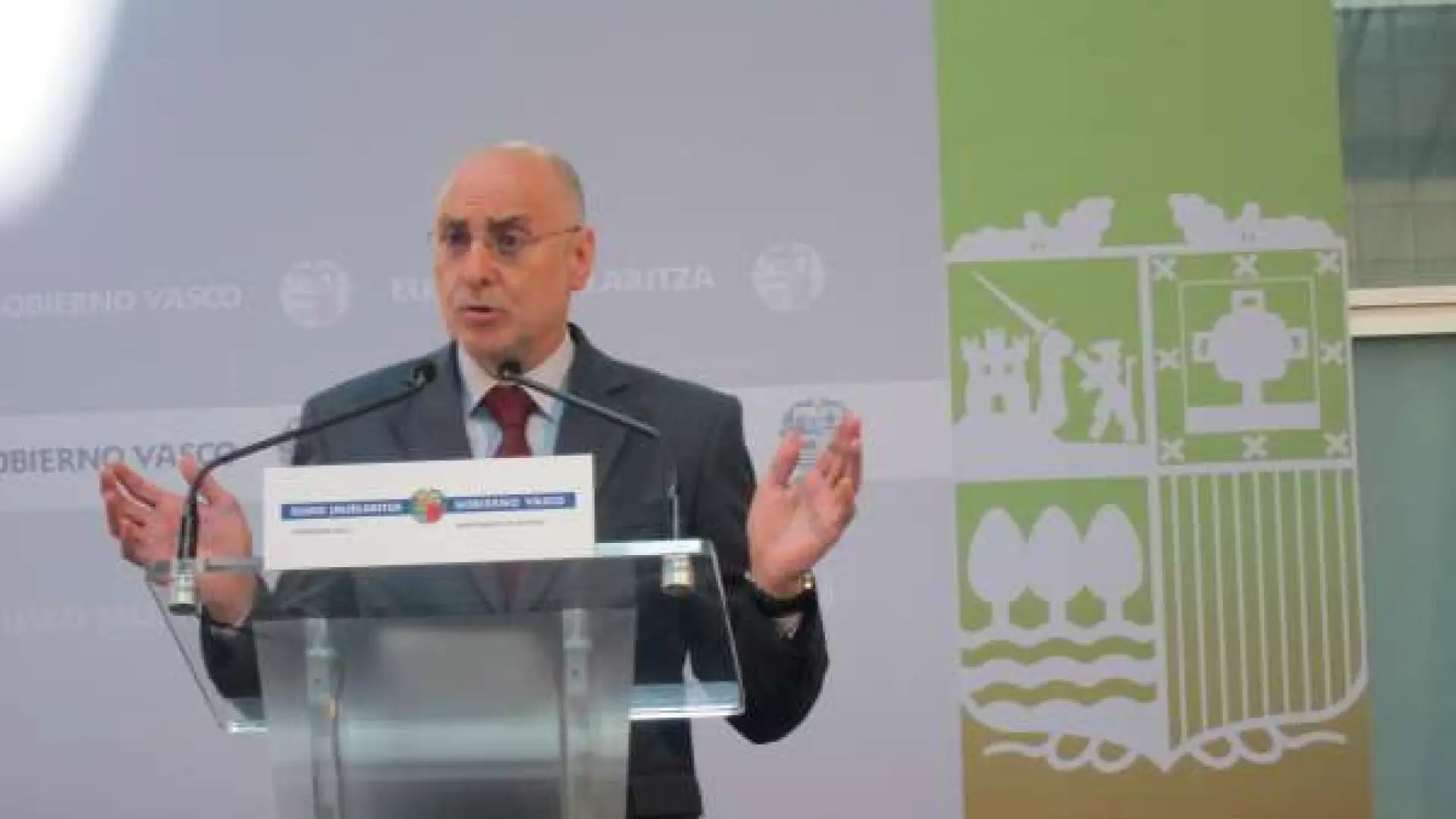 Ares cree que la propuesta sobre los exiliados por ETA es "una bandera ...