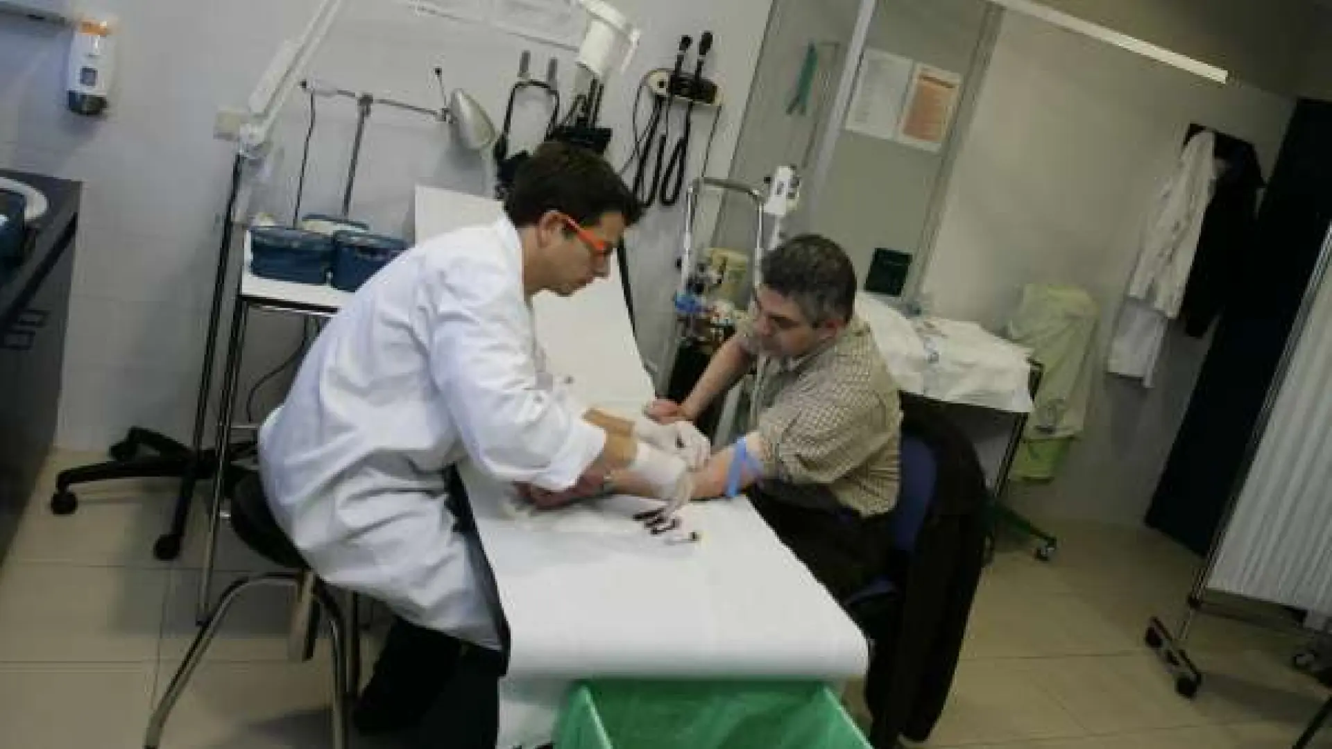 El Hospital de Elche implanta un tratamiento de infusión subcutánea de ...