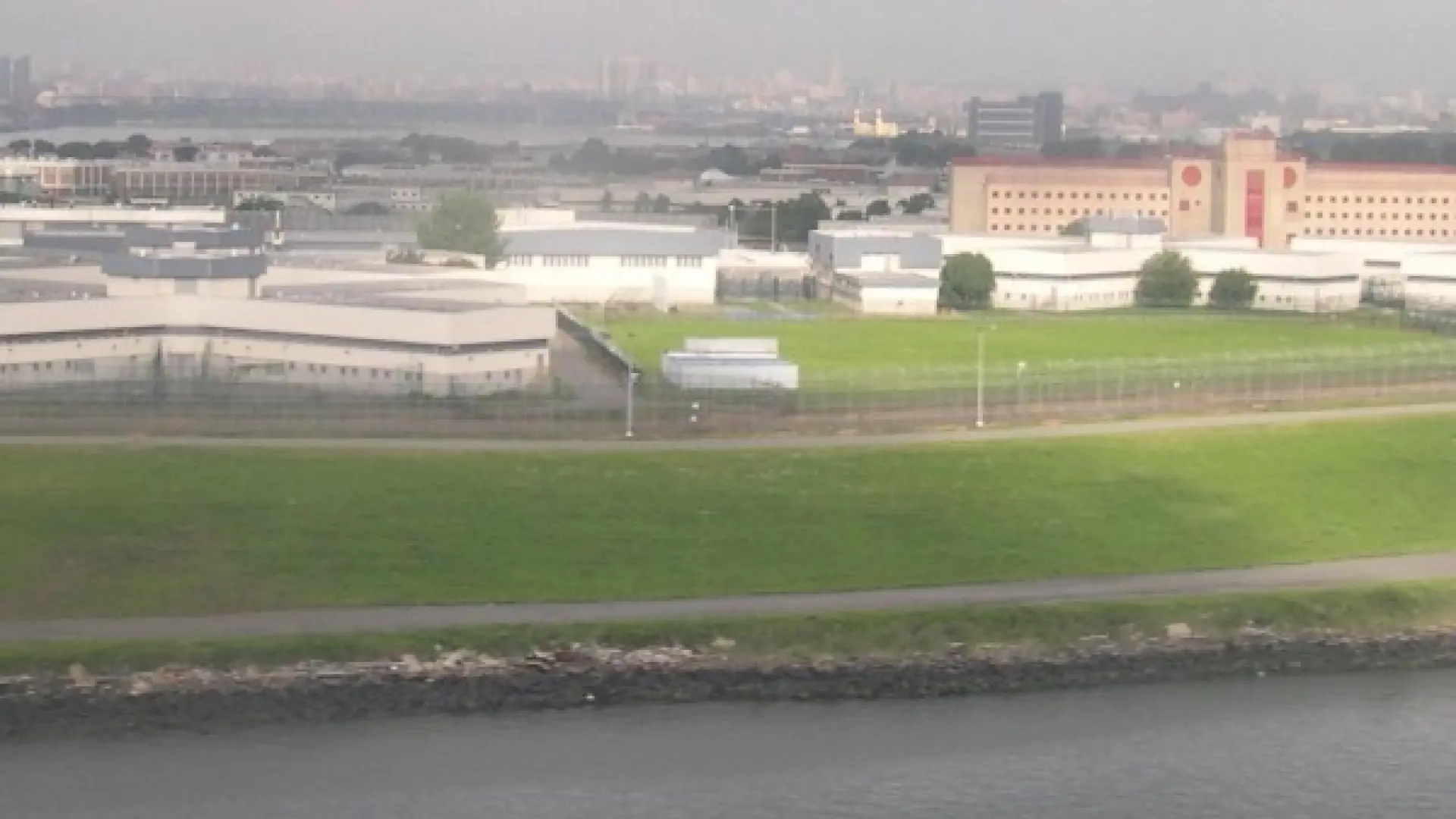 Piden 10 años de cárcel a un hombre por colarse en prisiones: las ...