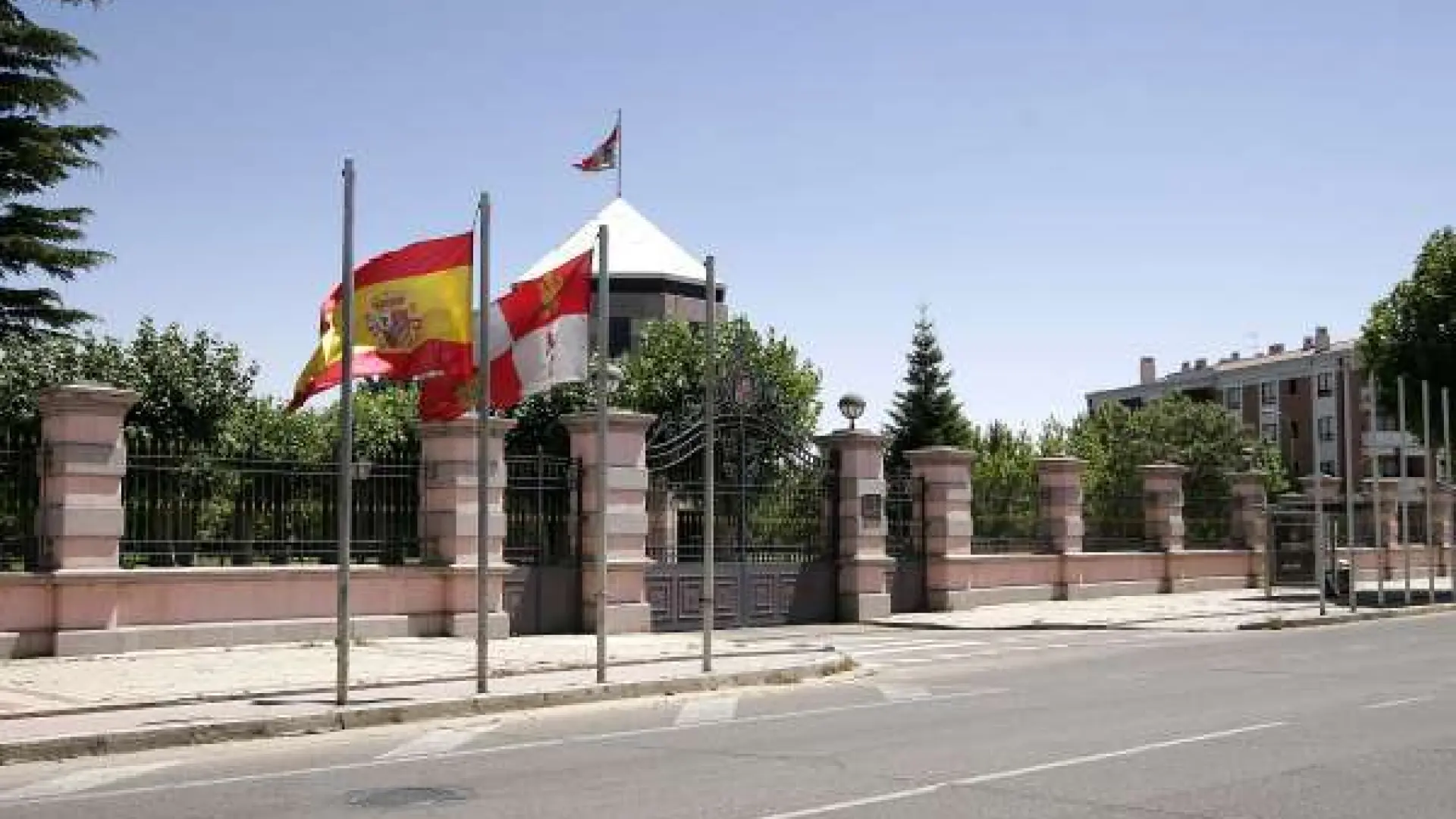 Bocyl publica el decreto de hacienda que regula el horario, vacaciones ...