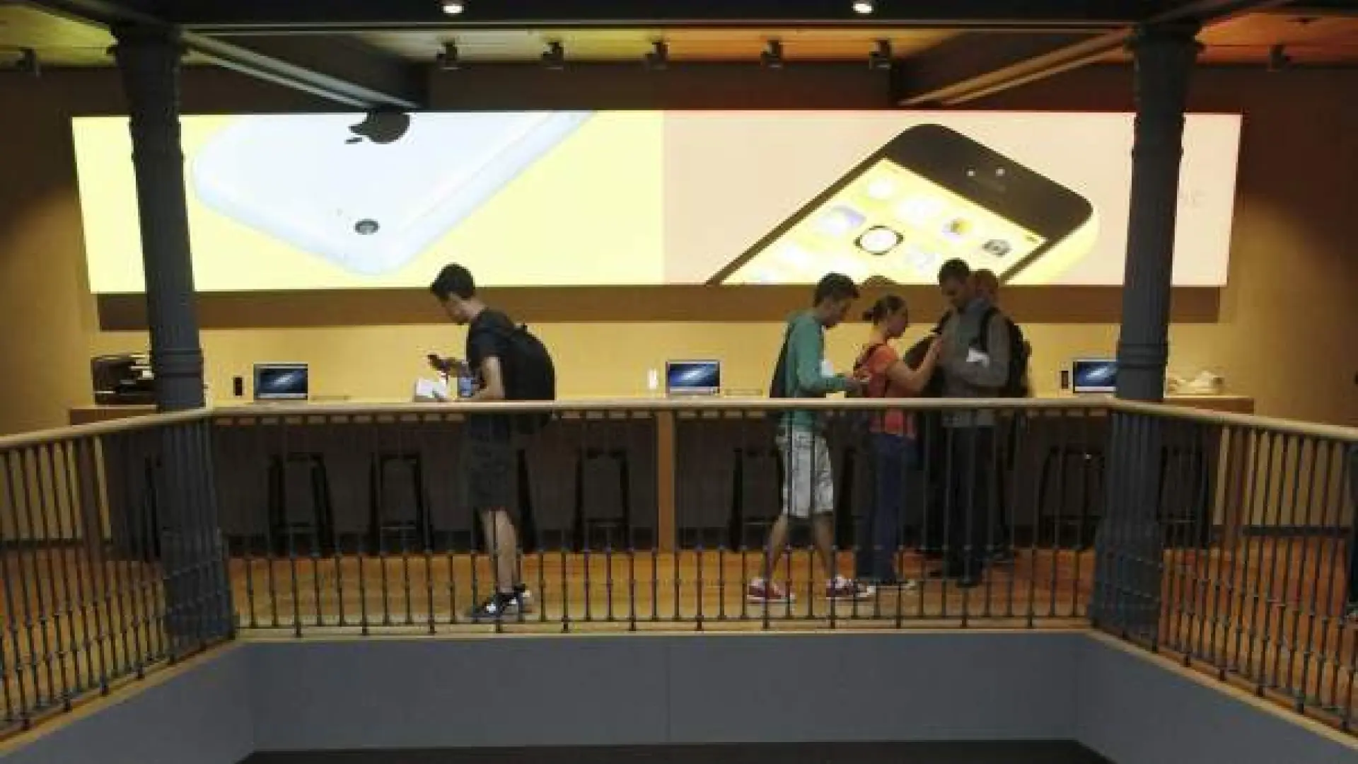 La Apple Store de la Puerta del Sol ya está abierta al público