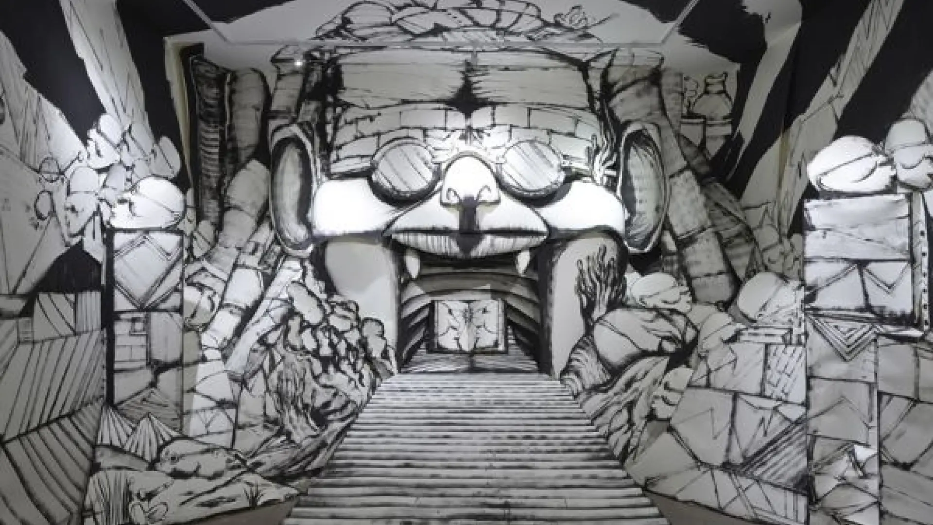 El artista callejero RUN 'invade' una galería de arte y la convierte en ...