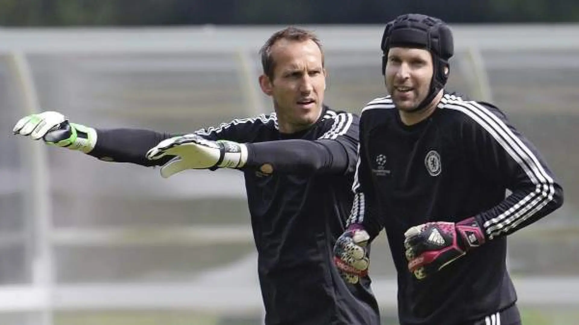 Peter Cech cambia el Chelsea por el Arsenal tras once temporadas