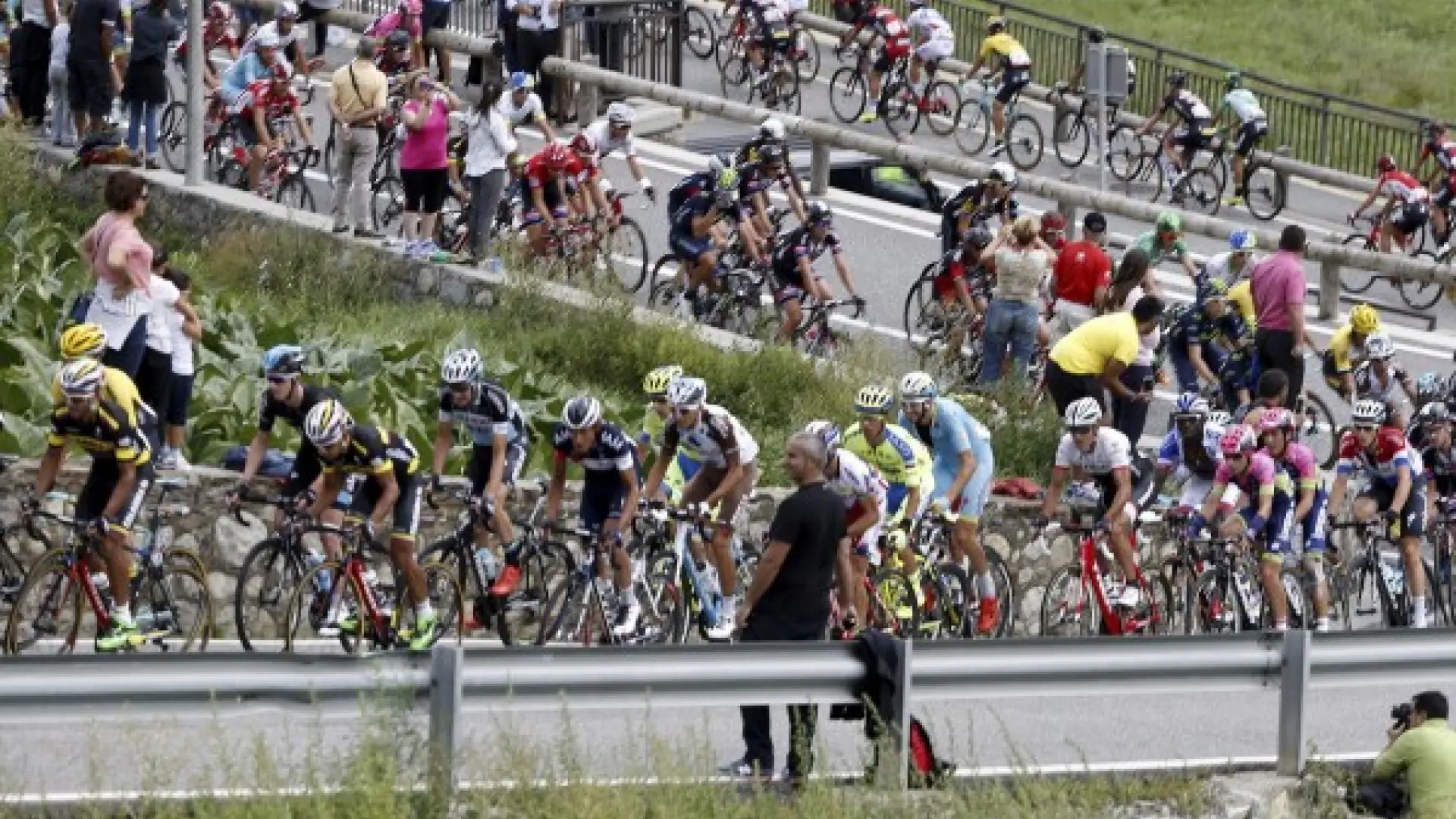 Mikel Landa gana la etapa reina; Aru, nuevo líder de la Vuelta