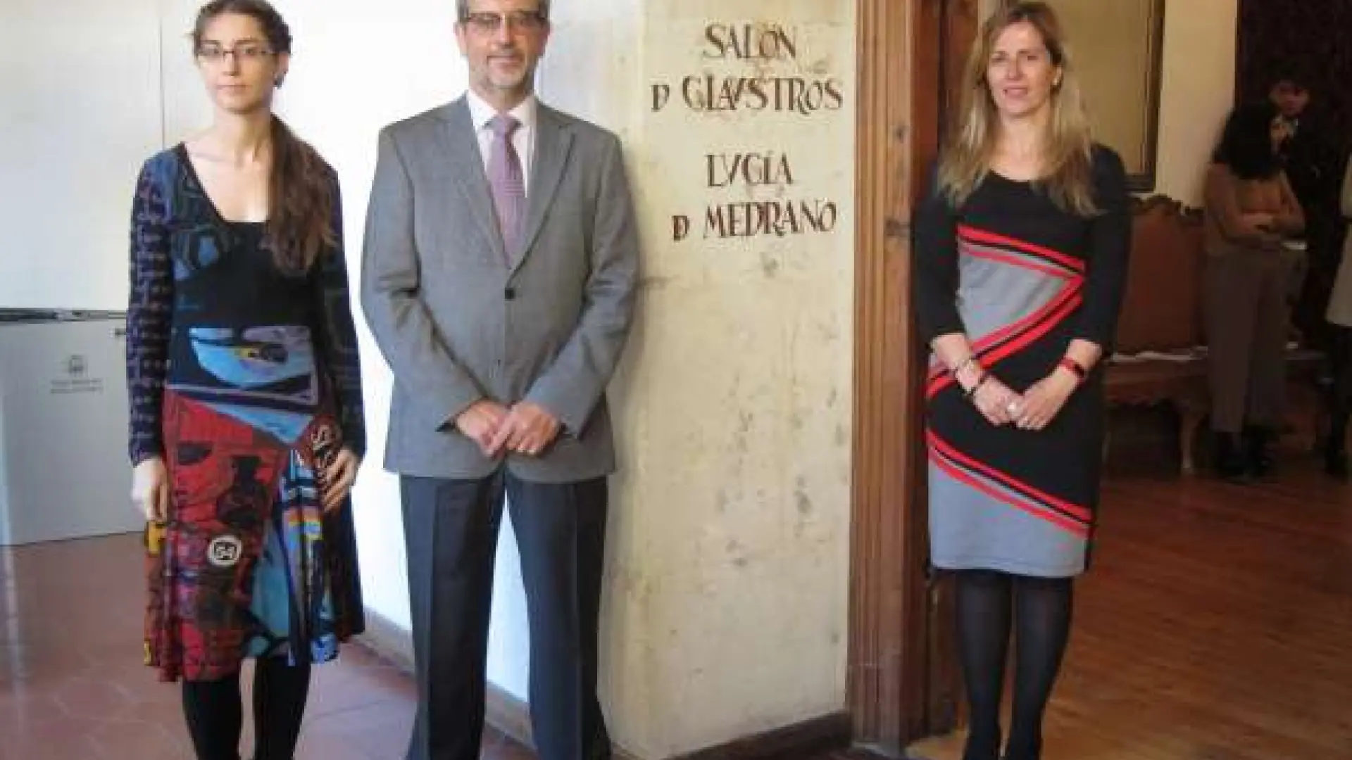 La USAL homenajea a Lucía de Medrano, la primera mujer que sentó ...