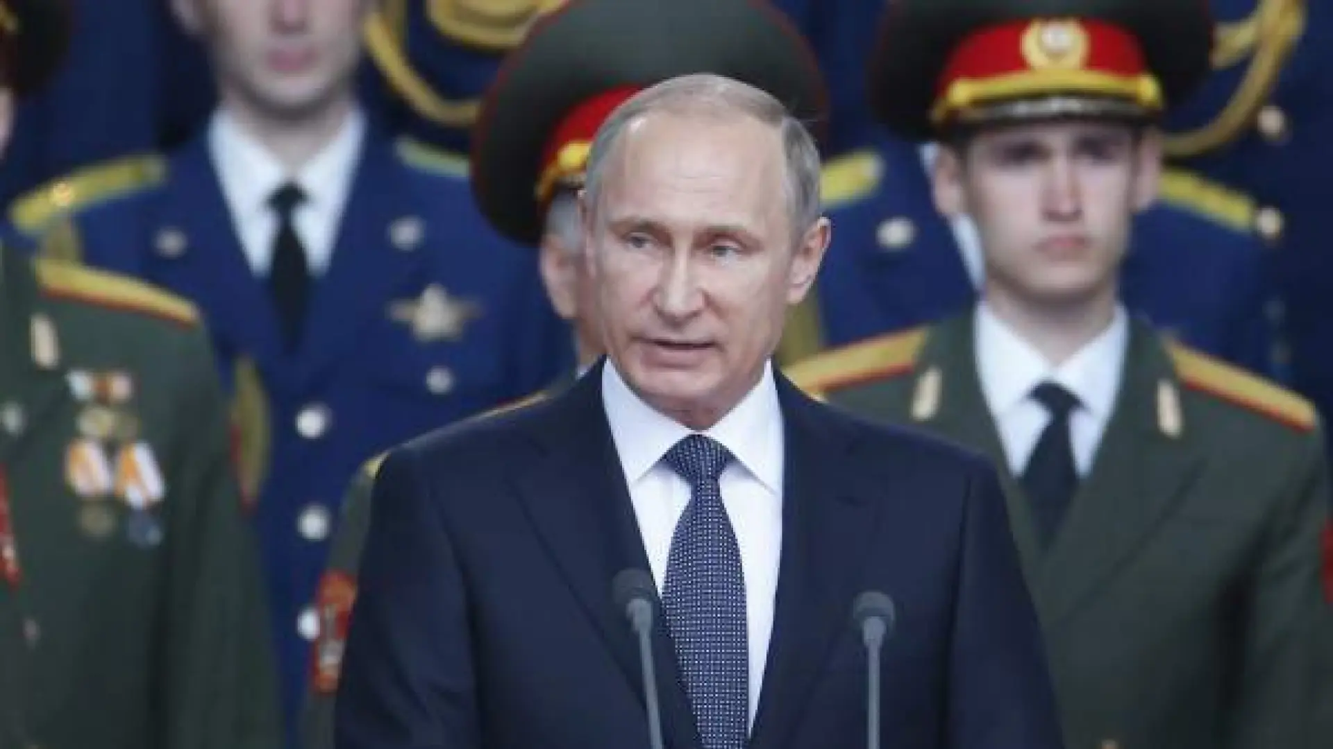 Putin prohíbe reconocer como extremistas citas de Biblia, Corán, Torá y ...