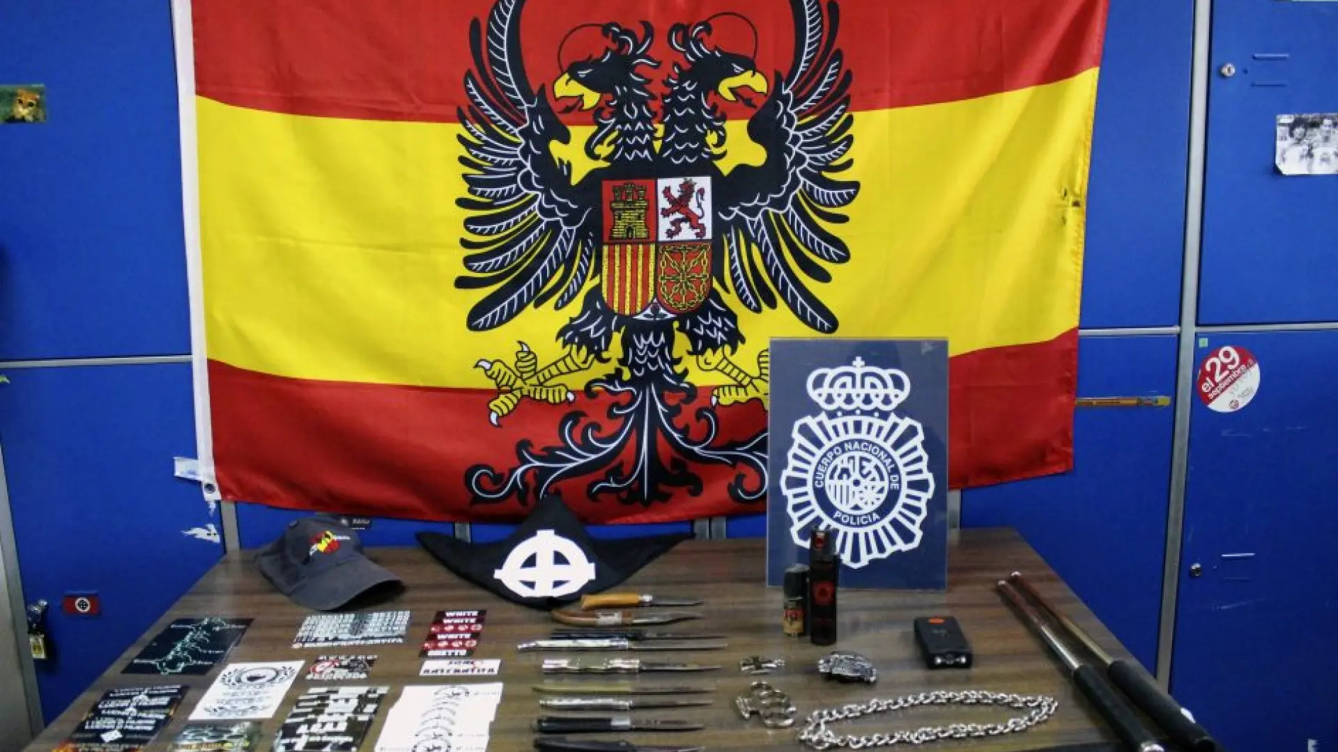 Detenidos 16 neonazis de la banda Skin Retiro acusados de más de 40 ...