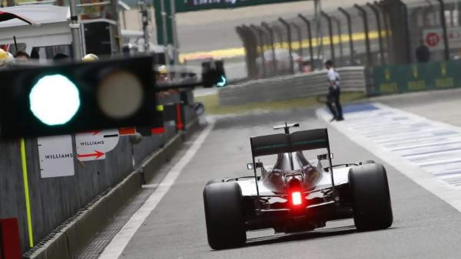 Nico Rosberg aprovecha la accidentada calificación de China y sale ...