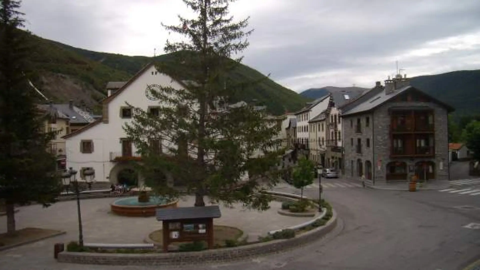 Biescas dedica un parque a las víctimas del camping 'Las Nieves'