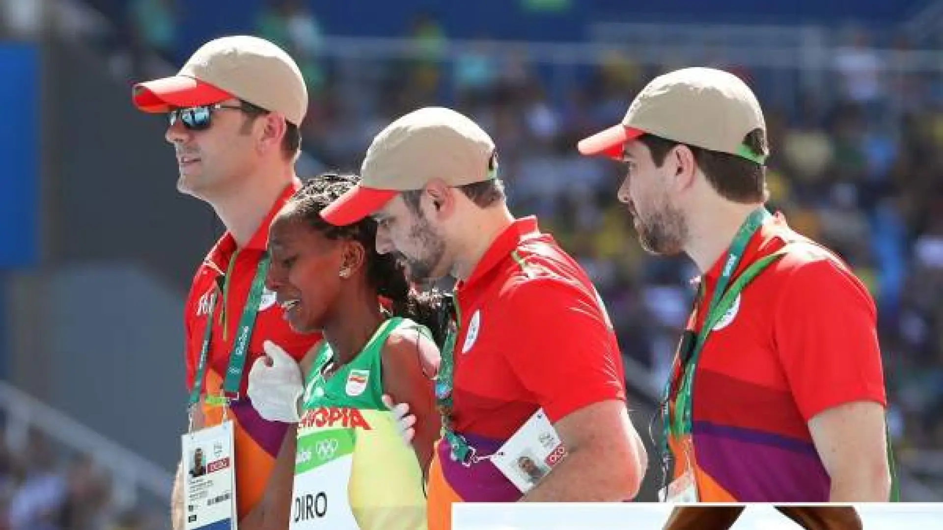 La etíope Diro acaba lesionada tras correr más de un kilómetro sin una ...