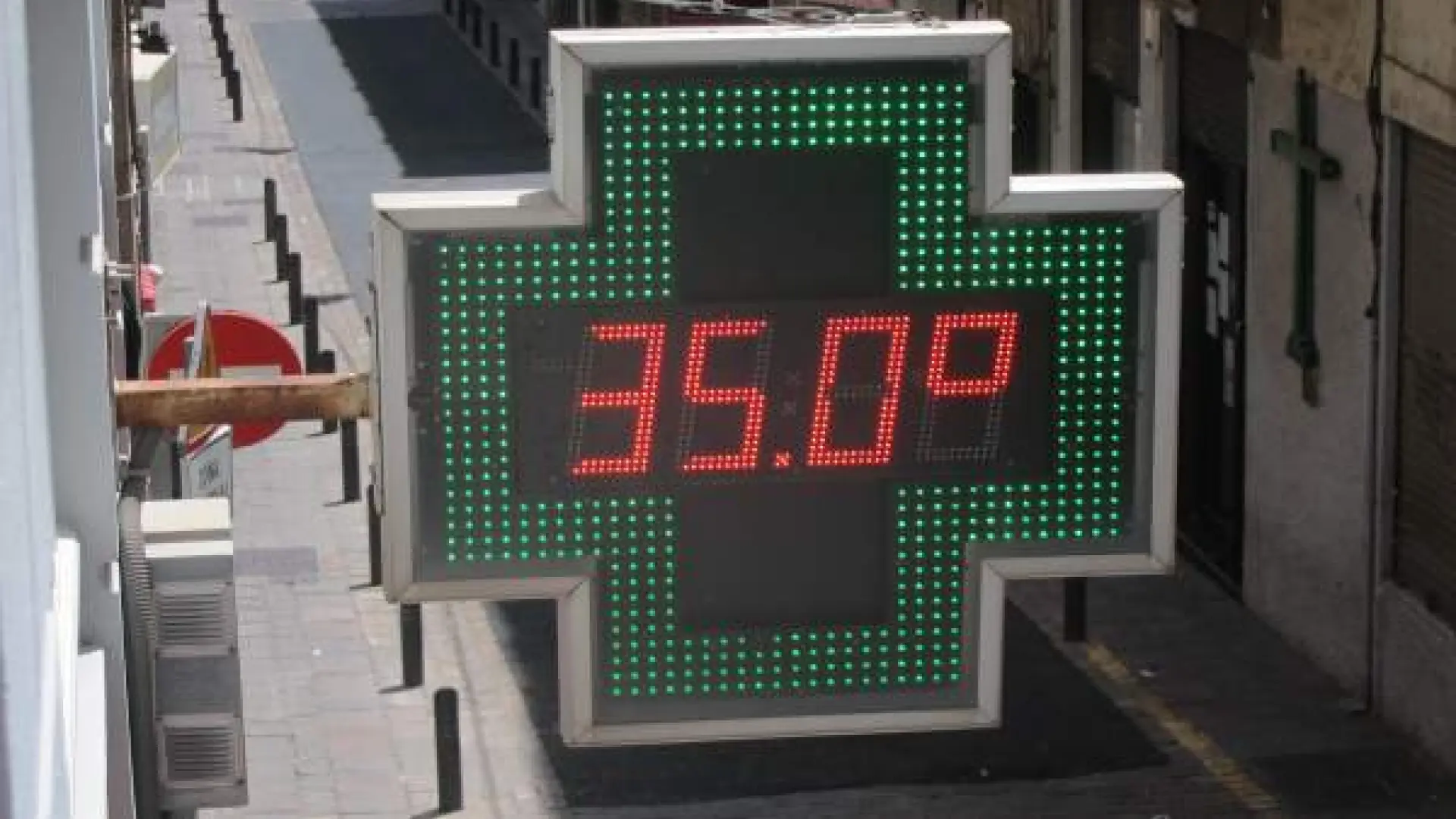 El pueblo ciudadrealeño de Almadén, con más de 35ºC, registra la ...