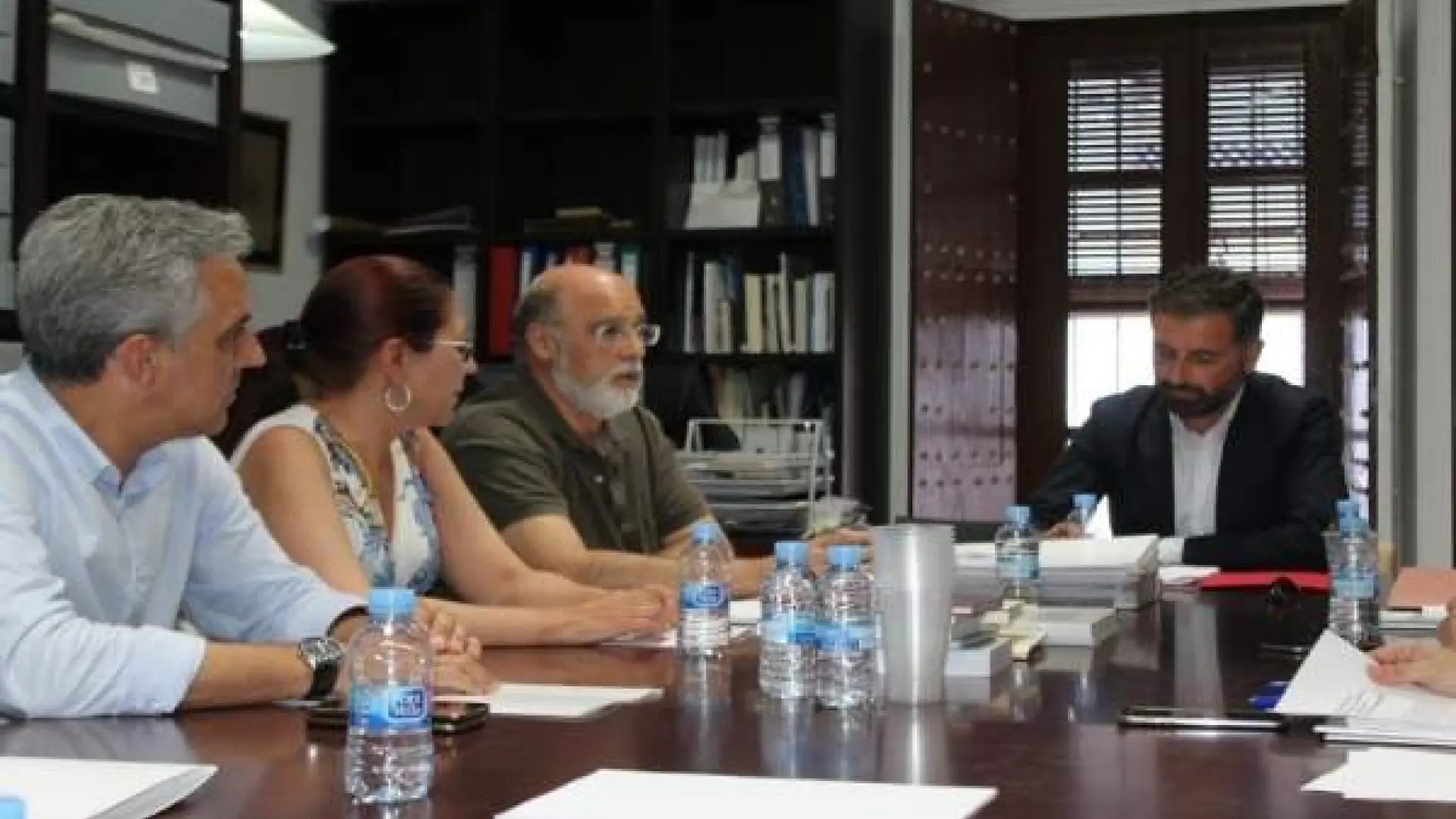 El hispanista estadounidense Michael Predmore y al actor José Luis ...