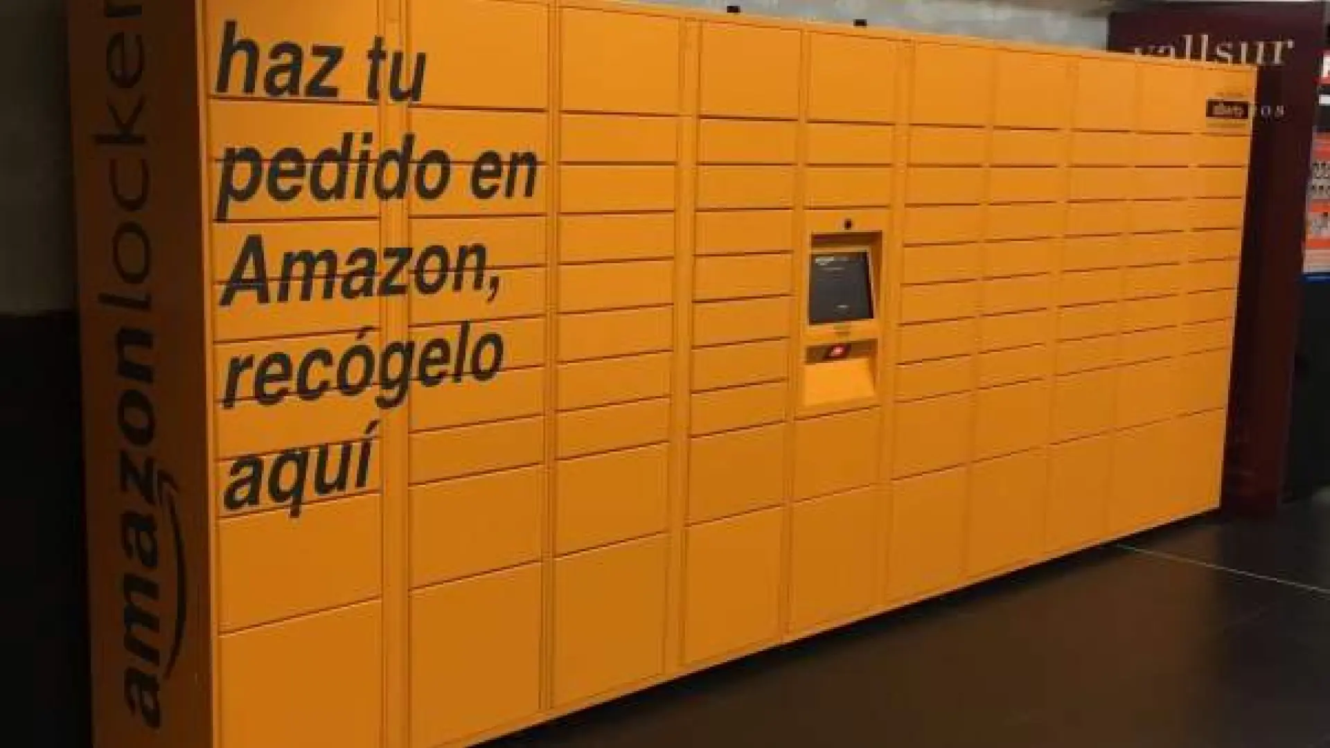 Vallsur instala un Amazon Locker como punto de recogida de pedidos