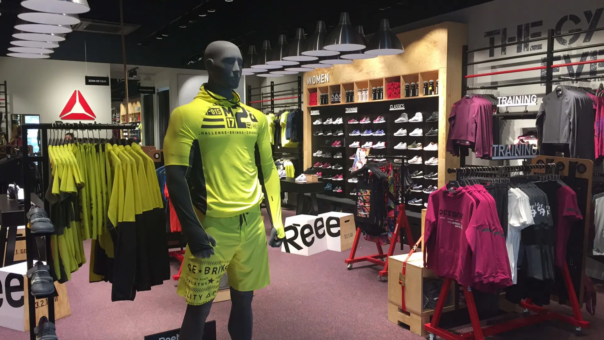 Reebok abre en España su primera tienda Reebok Fit Hub en la Nueva ...