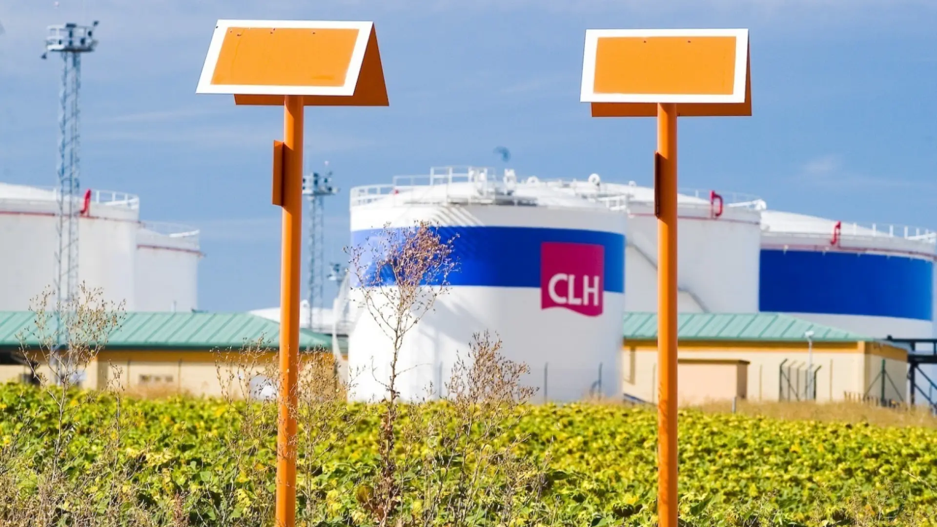 Crédit Agricole eleva su participación en CLH al 10% tras comprar un 5% ...