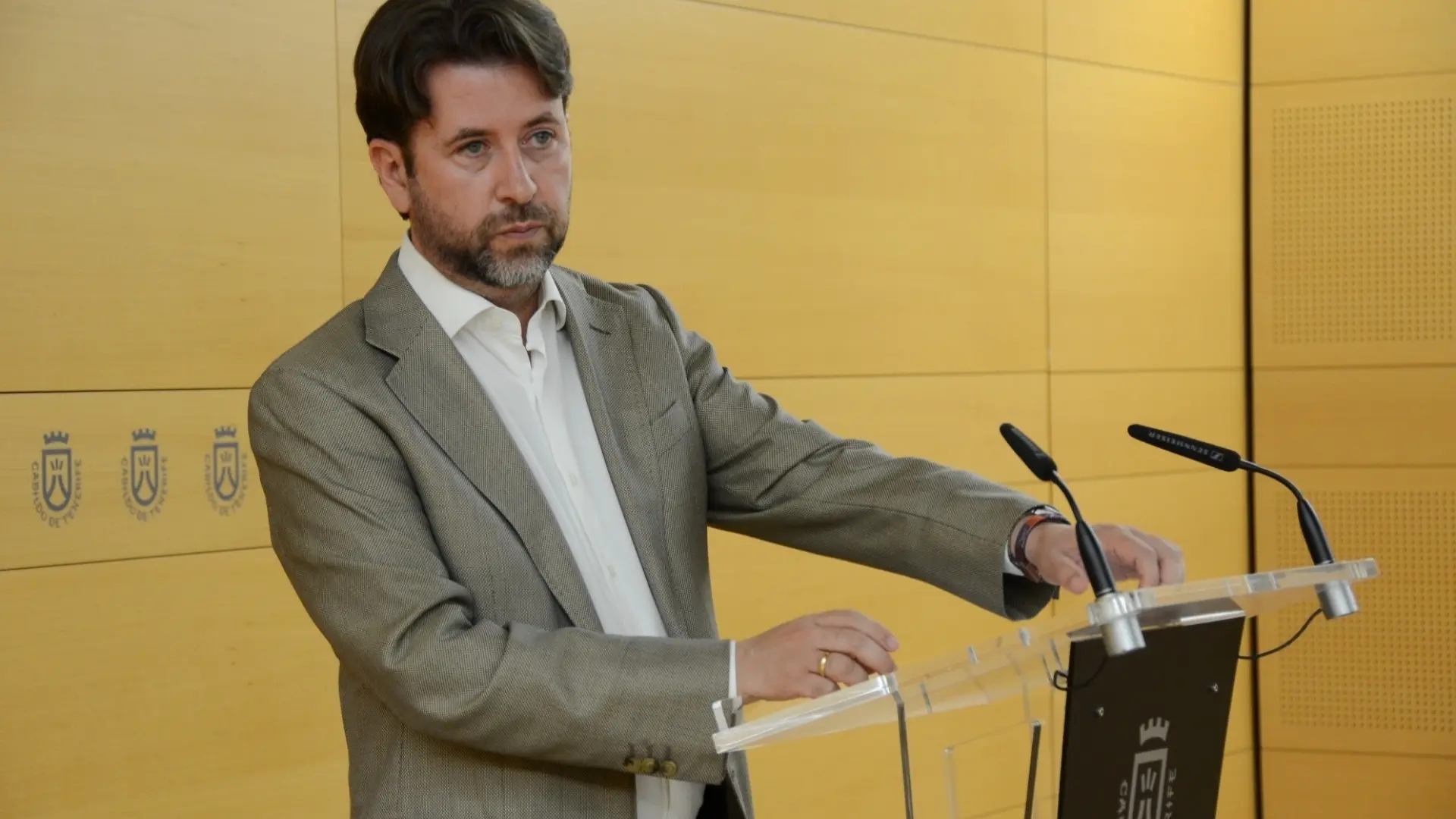 Alonso admite que le ”gustaría” más competencia a Binter en las islas