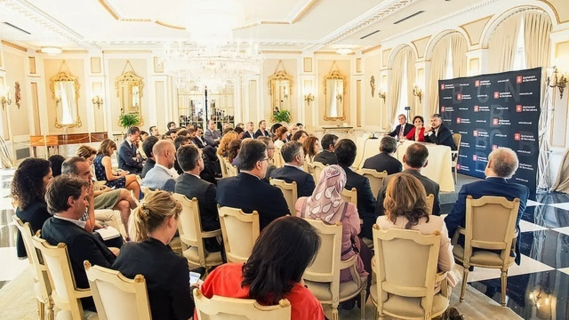 Colau se reúne con 60 empresarios de compañías extranjeras instaladas ...