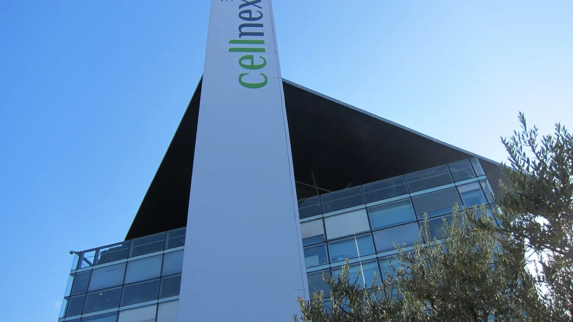 Cellnex entra en Francia al cerrar la compra de 230 torres a Bouygues ...