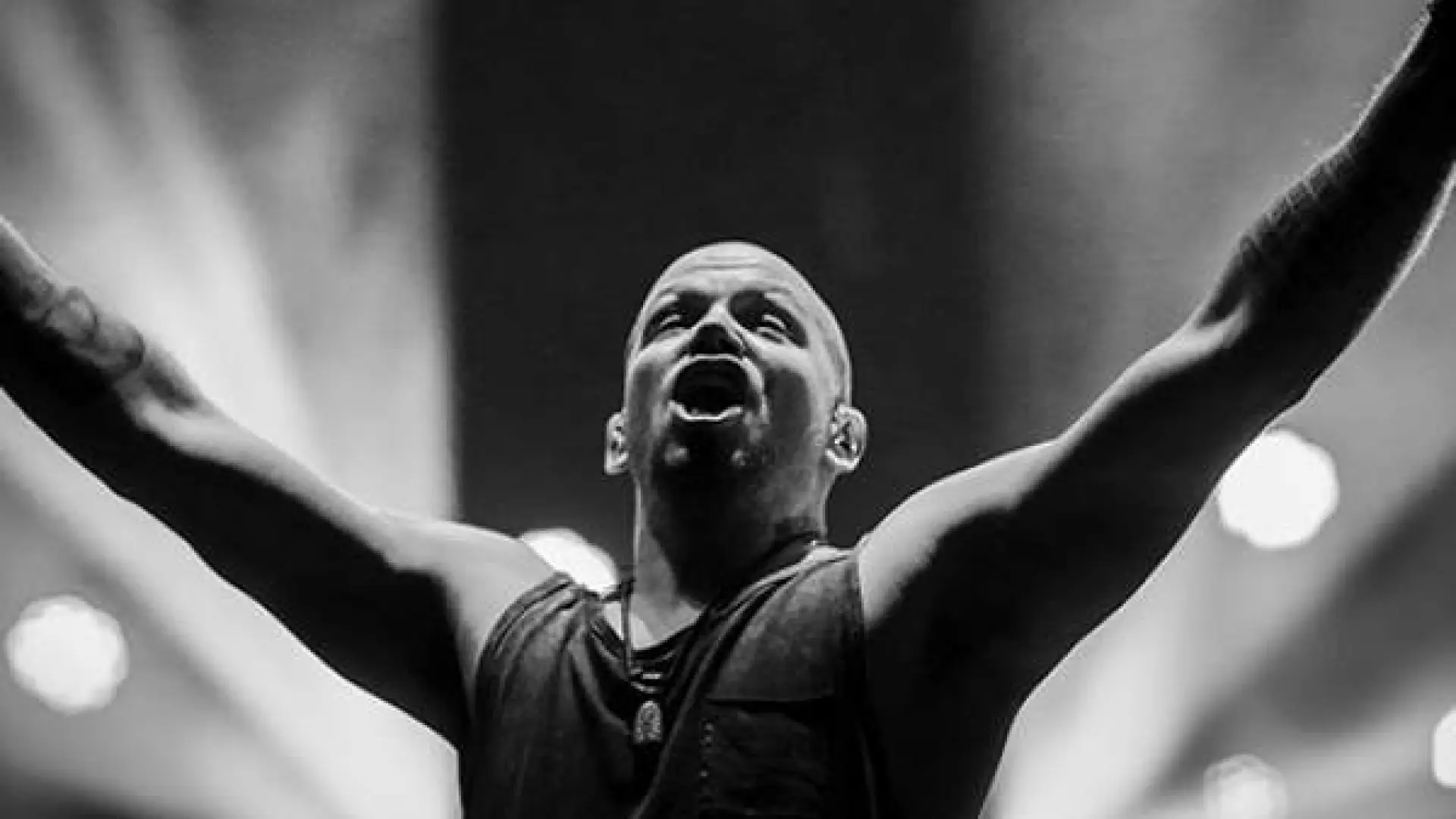 Residente trabaja en su primera película, dos series y música para un ...