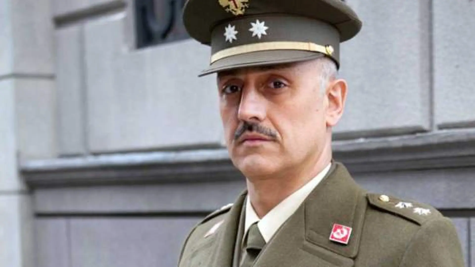 El actor Alberto Jiménez sufre un "grave" accidente de moto y se ...