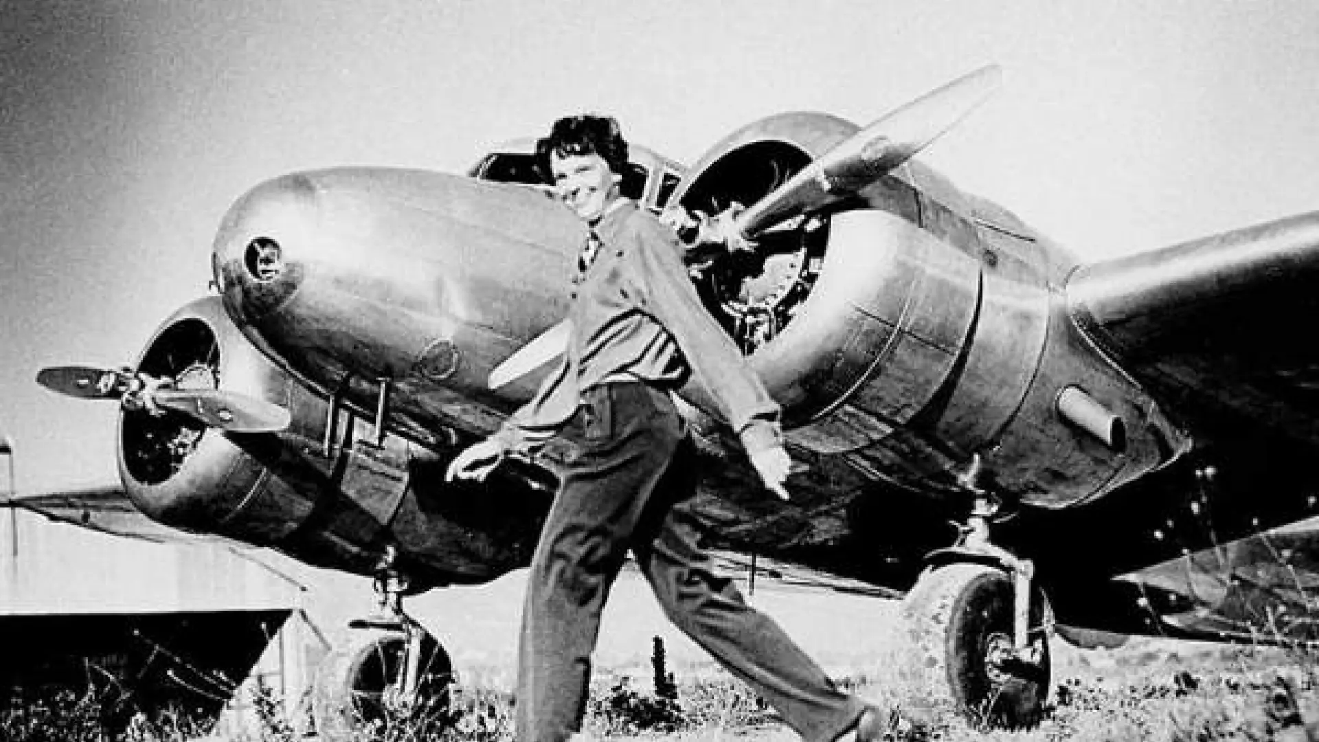 La extraordinaria vida de Amelia Earhart, la primera mujer que cruzó el ...