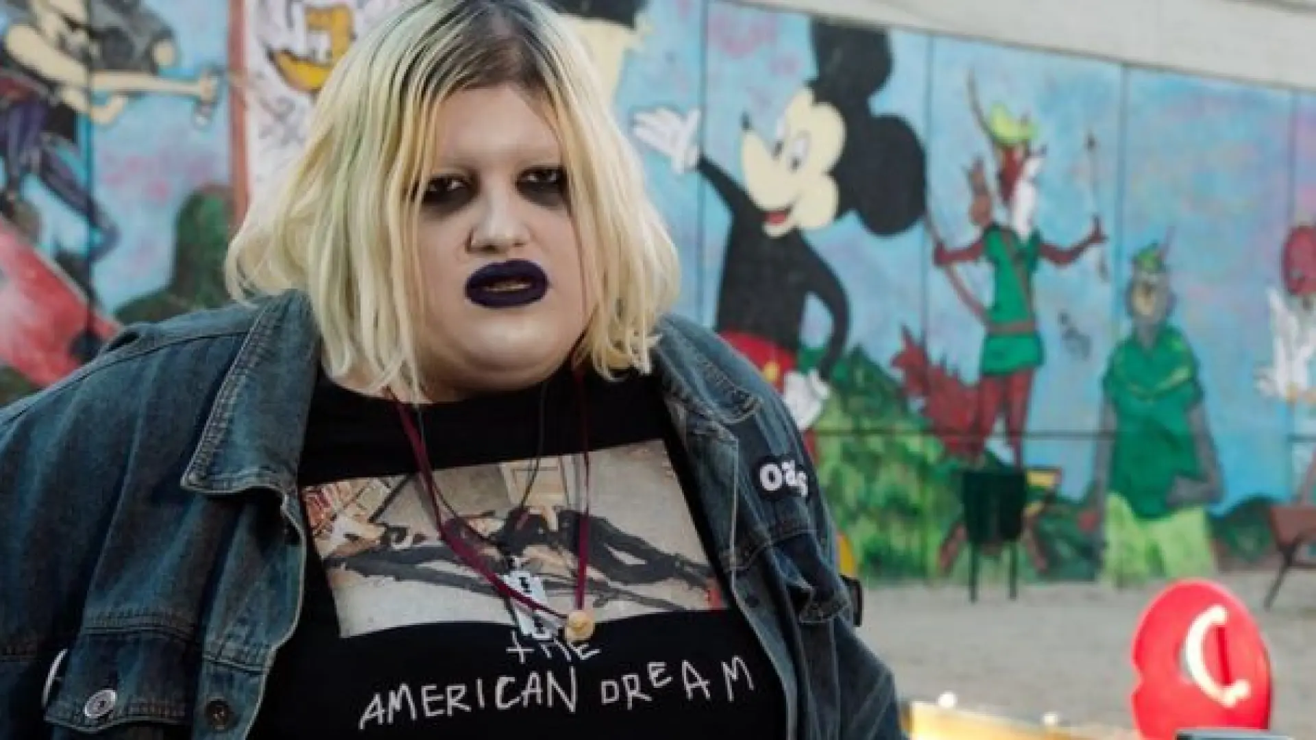 Looser, los desfases de una youtuber pringada de culto