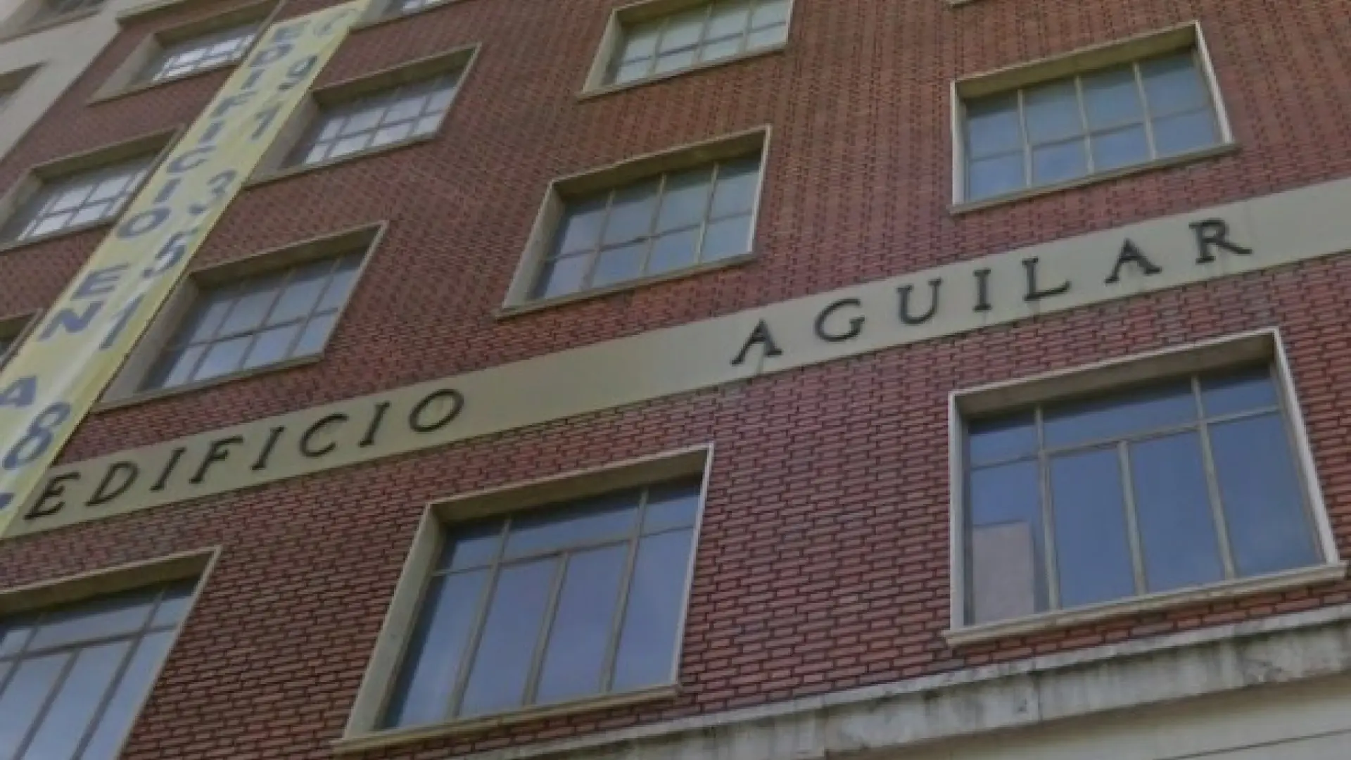 Hogar Social Madrid okupa el antiguo Edificio Aguilar quince días después de su desalojo