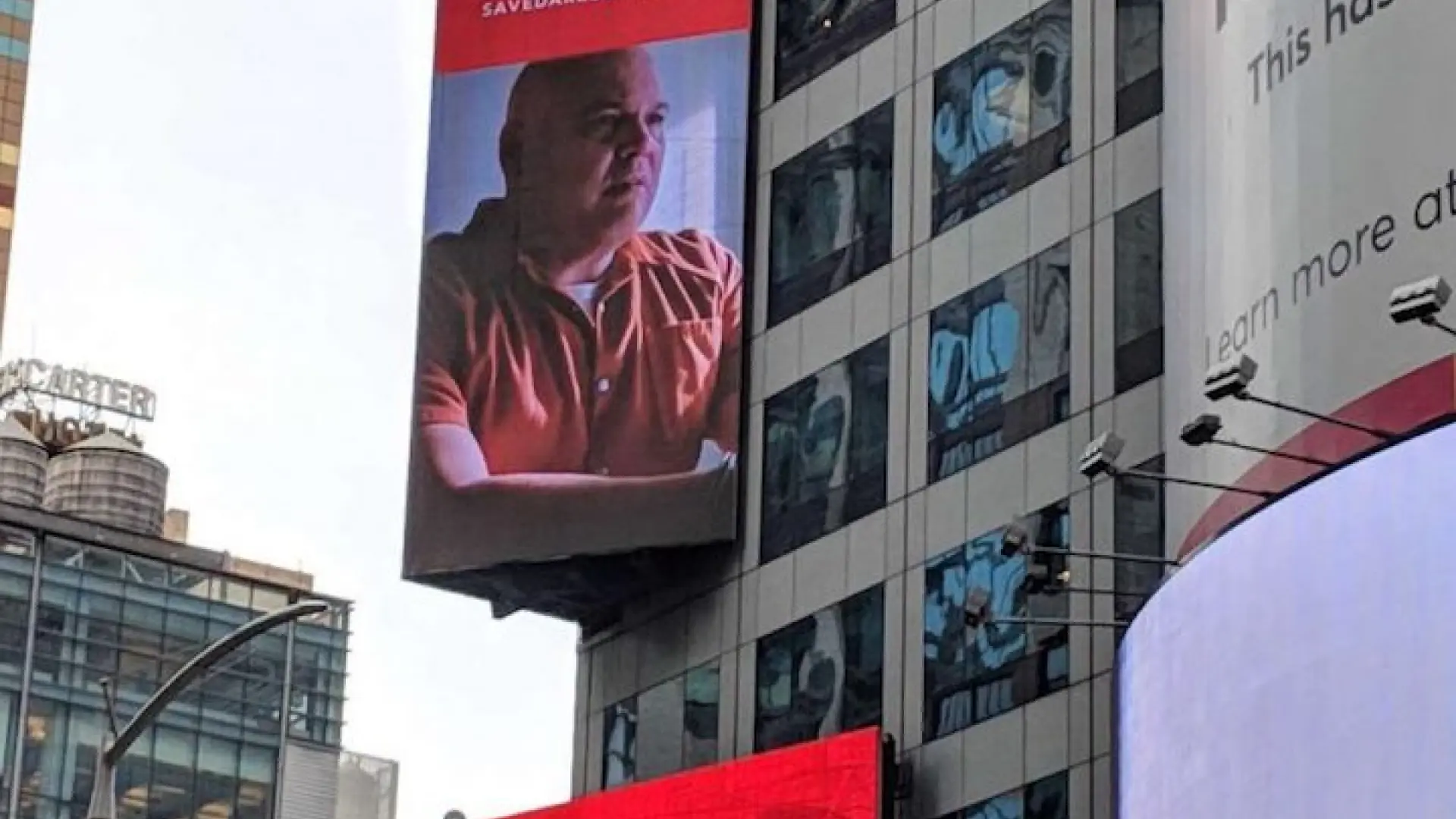 'SAVE DAREDEVIL': Así ha sido la acción en Times Square para salvar a ...