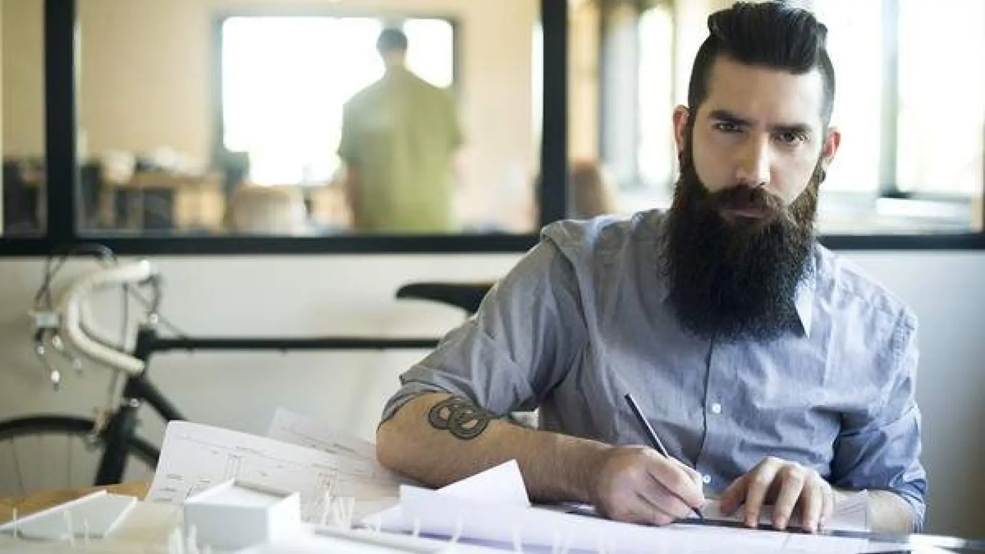 Los hombres con barba expresan mejor tanto su enfado como su alegría