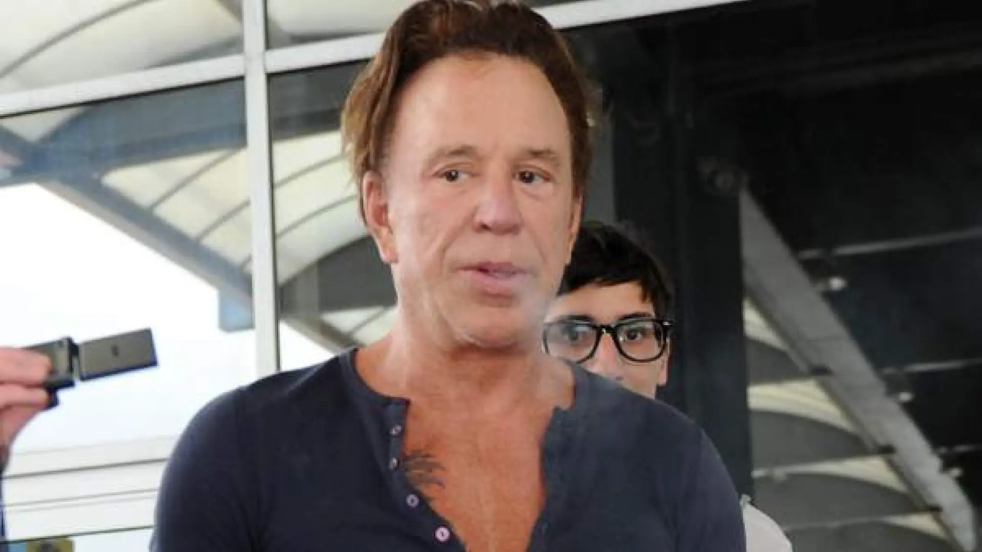 Bromas y memes por la operadísima cara de Mickey Rourke: "Parece un ...