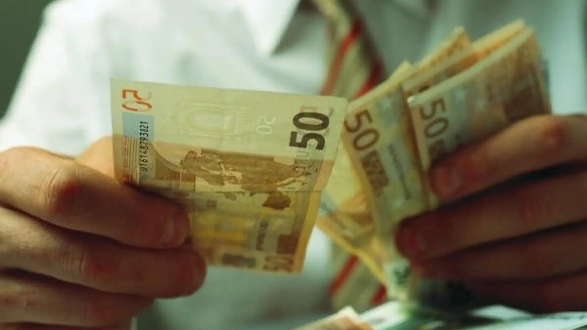 Un falso ganador del bote de 139 millones de Euromillones le estafa a ...