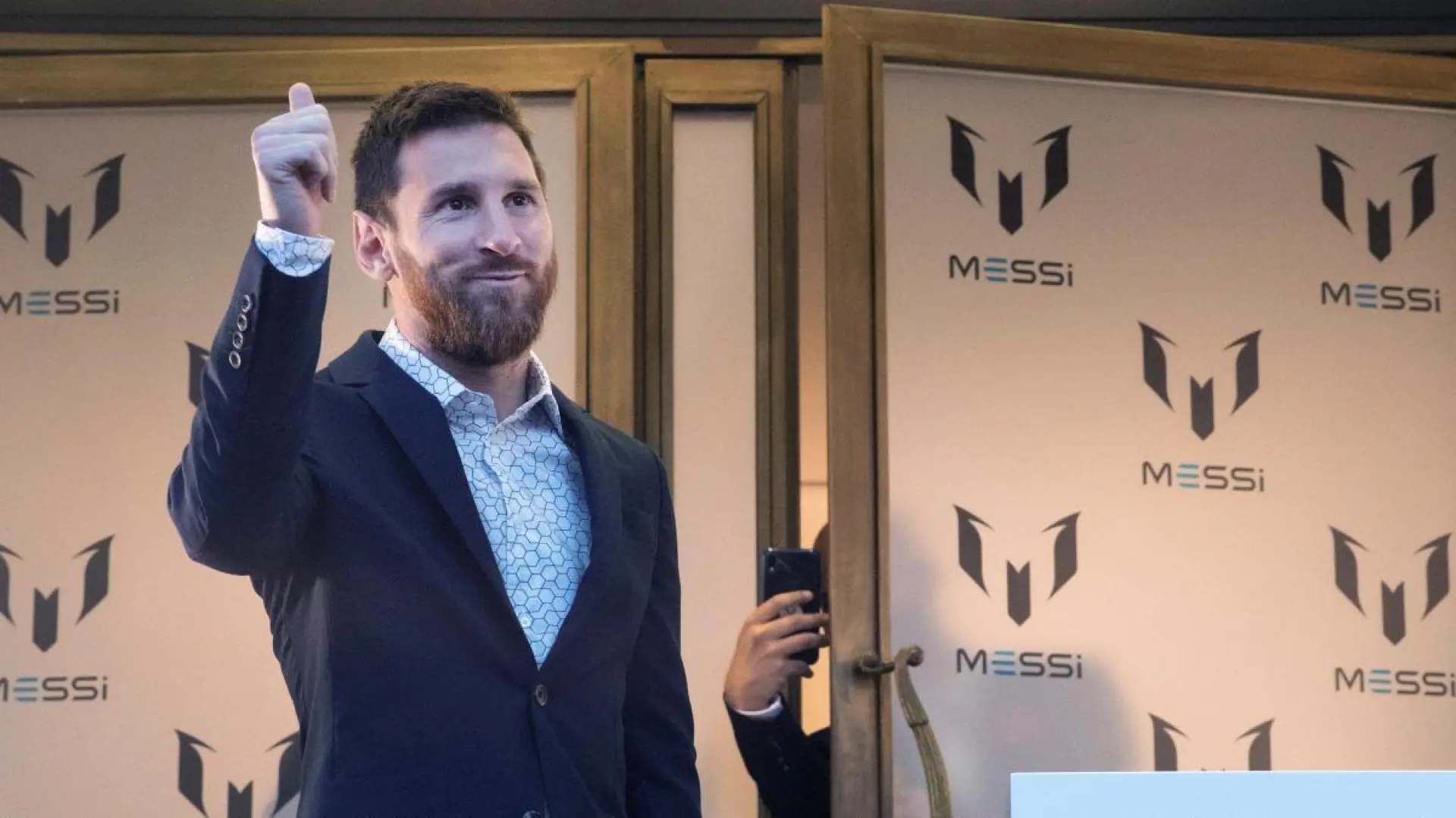 Leo Messi lanza una marca de ropa inspirada en su vida y diseñada por ...