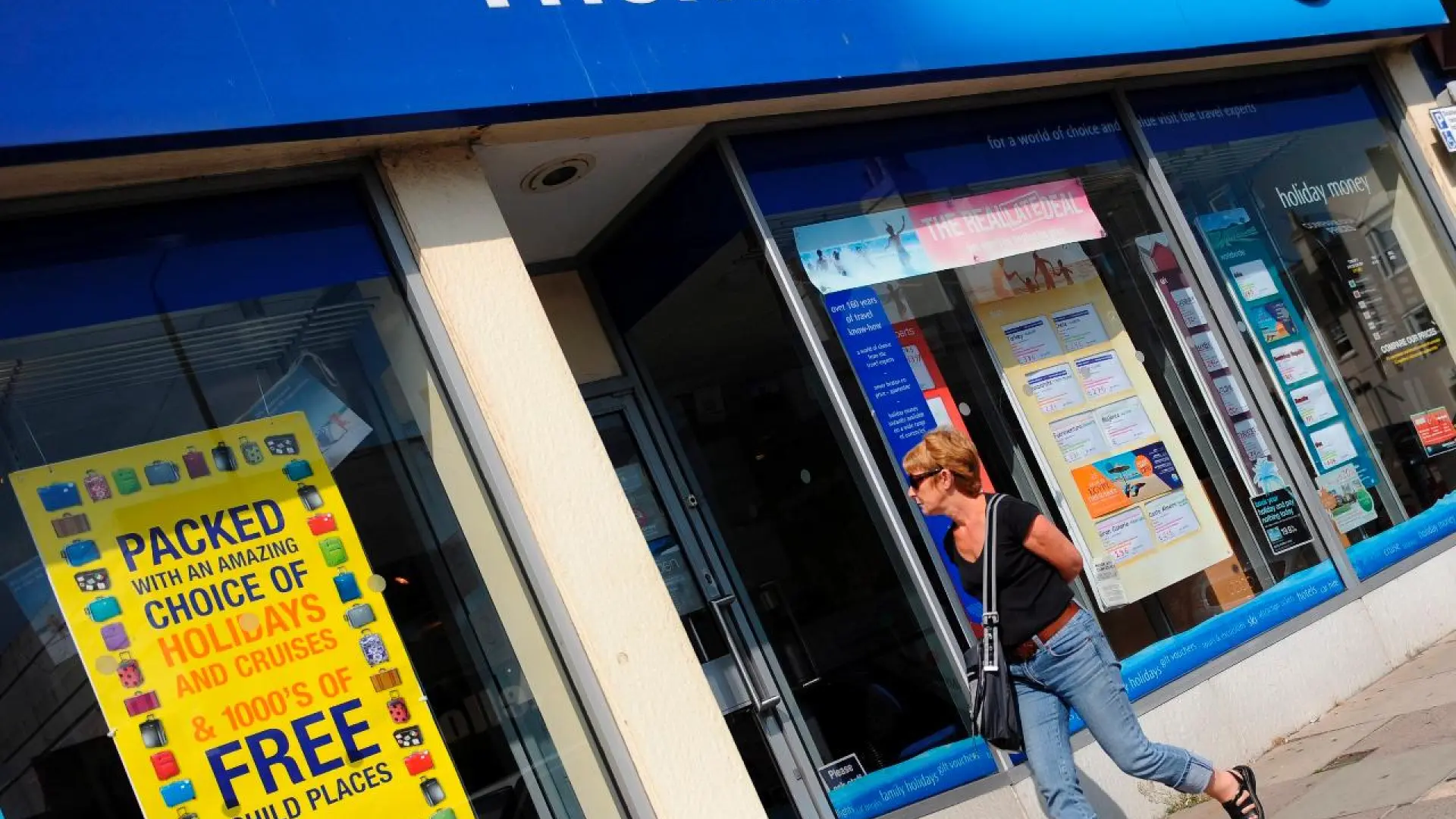 La crisis de Thomas Cook convierte en ”rehenes” a cientos de miles de ...