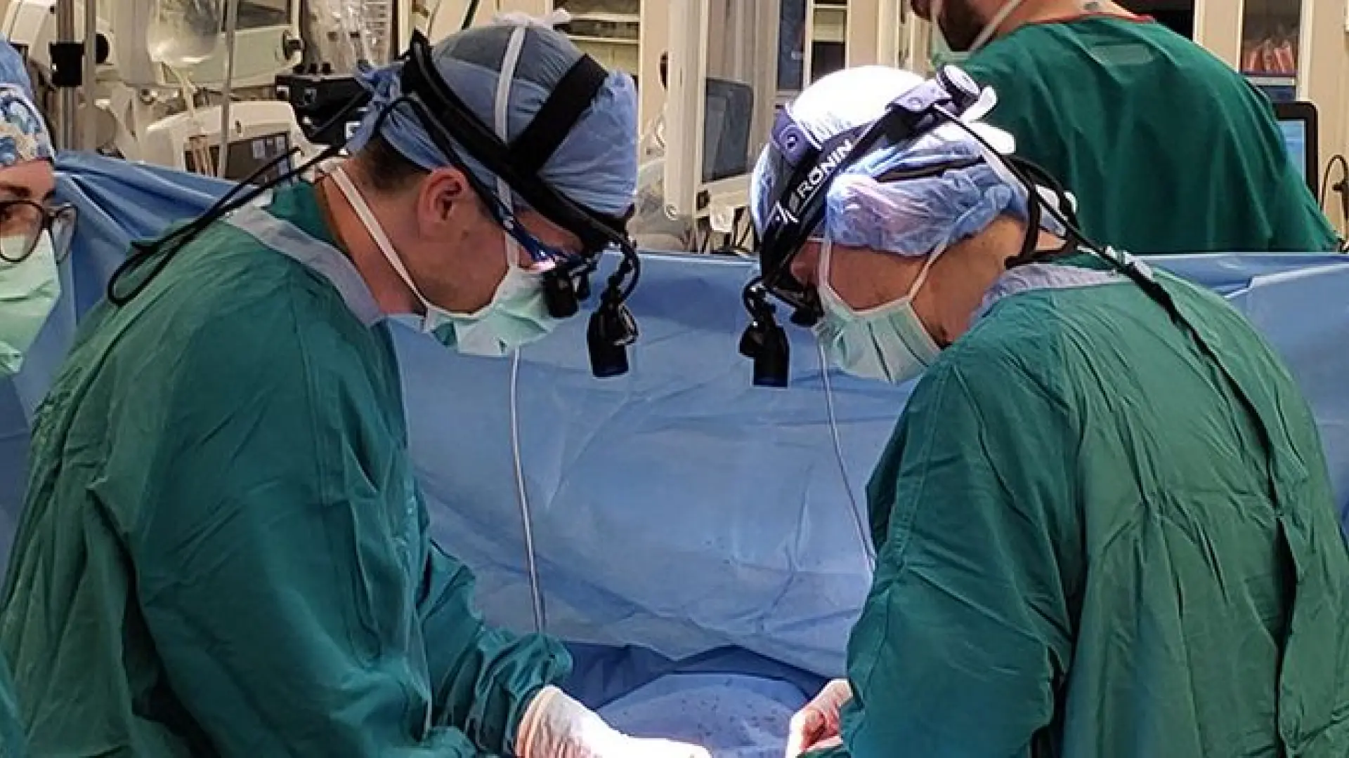 Logran revivir un corazón que ya no latía por primera vez en EE UU