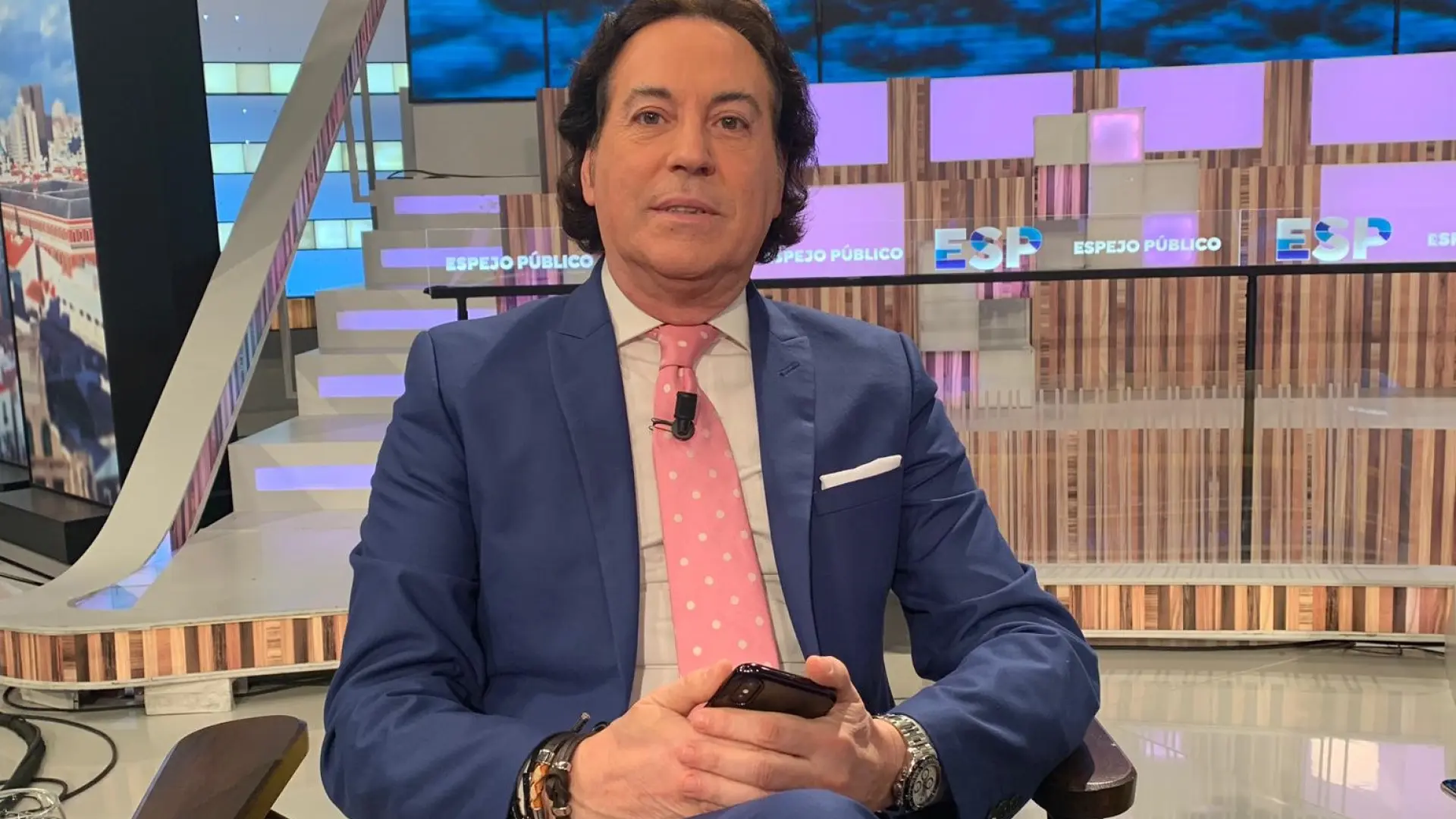 Pipi Estrada anuncia la muerte de Michael Robinson... y este la desmiente